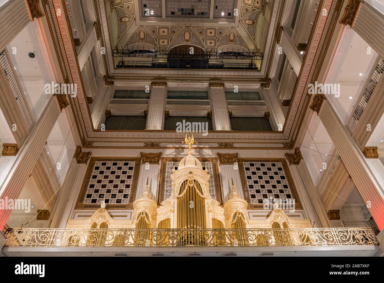 The restored Wanamaker Organ in the 7 storey Grand Court at Macy's ...