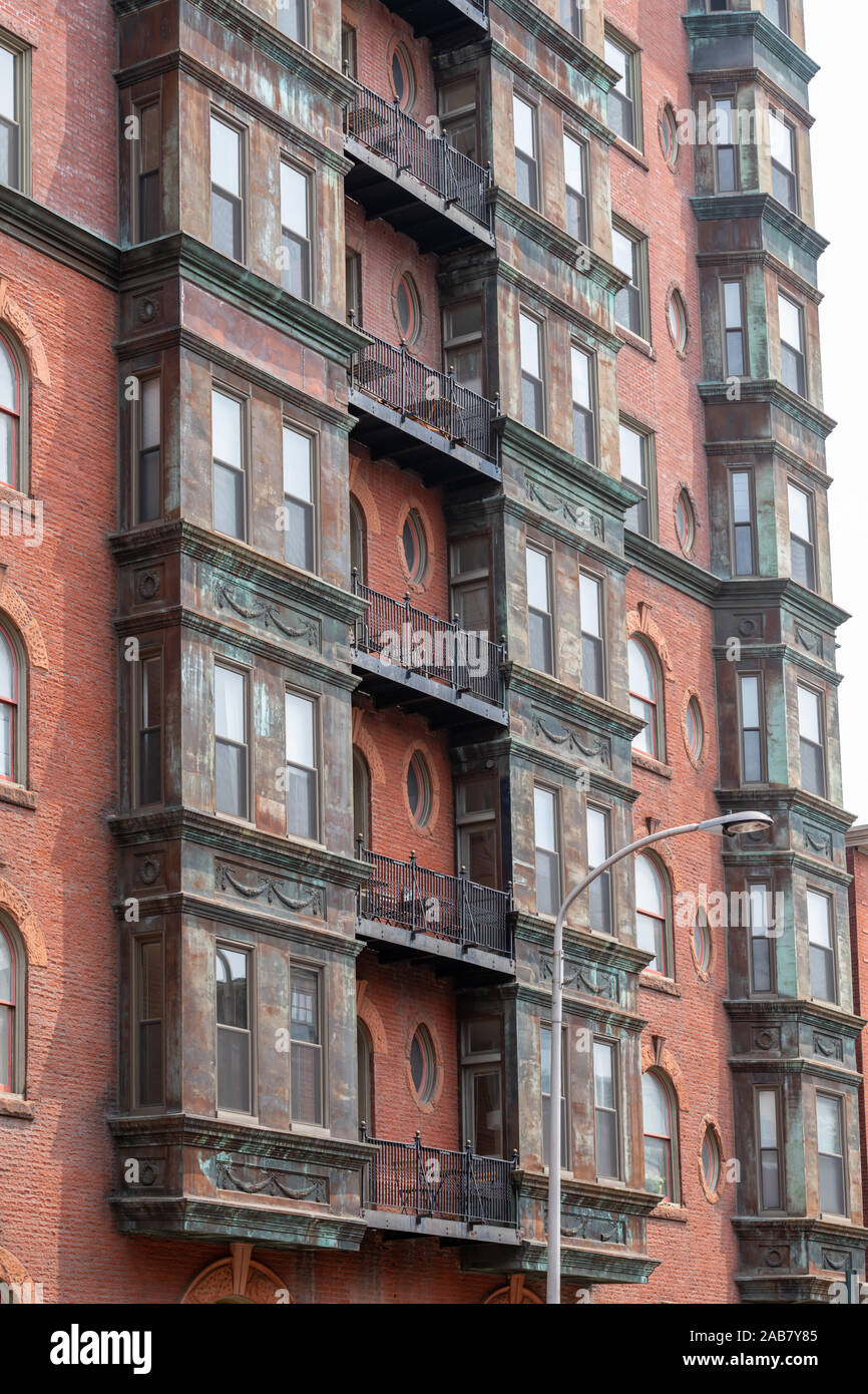 Victorian bay windows hi-res stock photography and images - Alamy