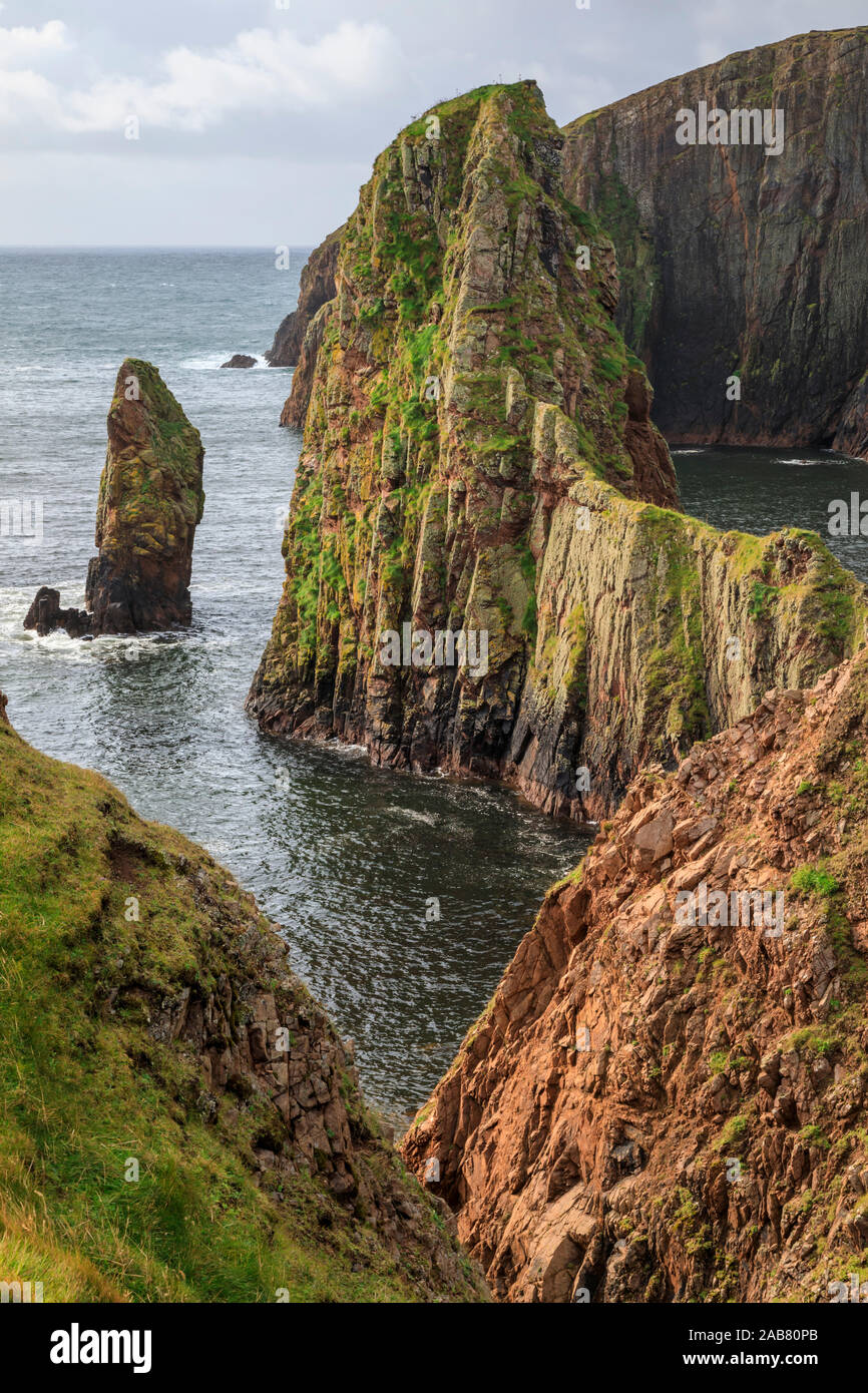 Vertical stacks hi-res stock photography and images - Alamy