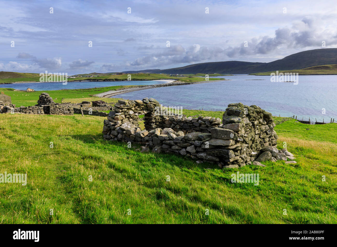 Minn Beach, Banna Minn, ruined crofthouses, tombolo, Papil, West Burra ...