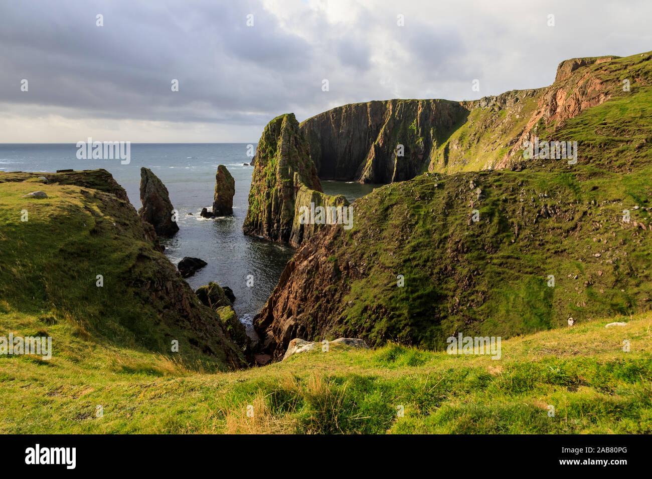 Westerwick, dramatic coastal views, red granite sea cliffs and stacks ...