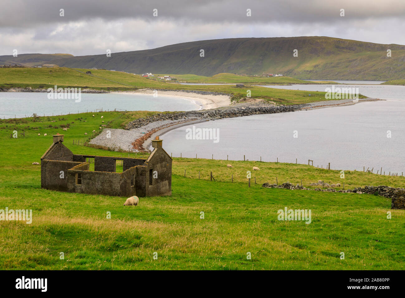 Minn Beach, ruined crofthouse, Banna Minn, tombolo, Papil, West Burra ...