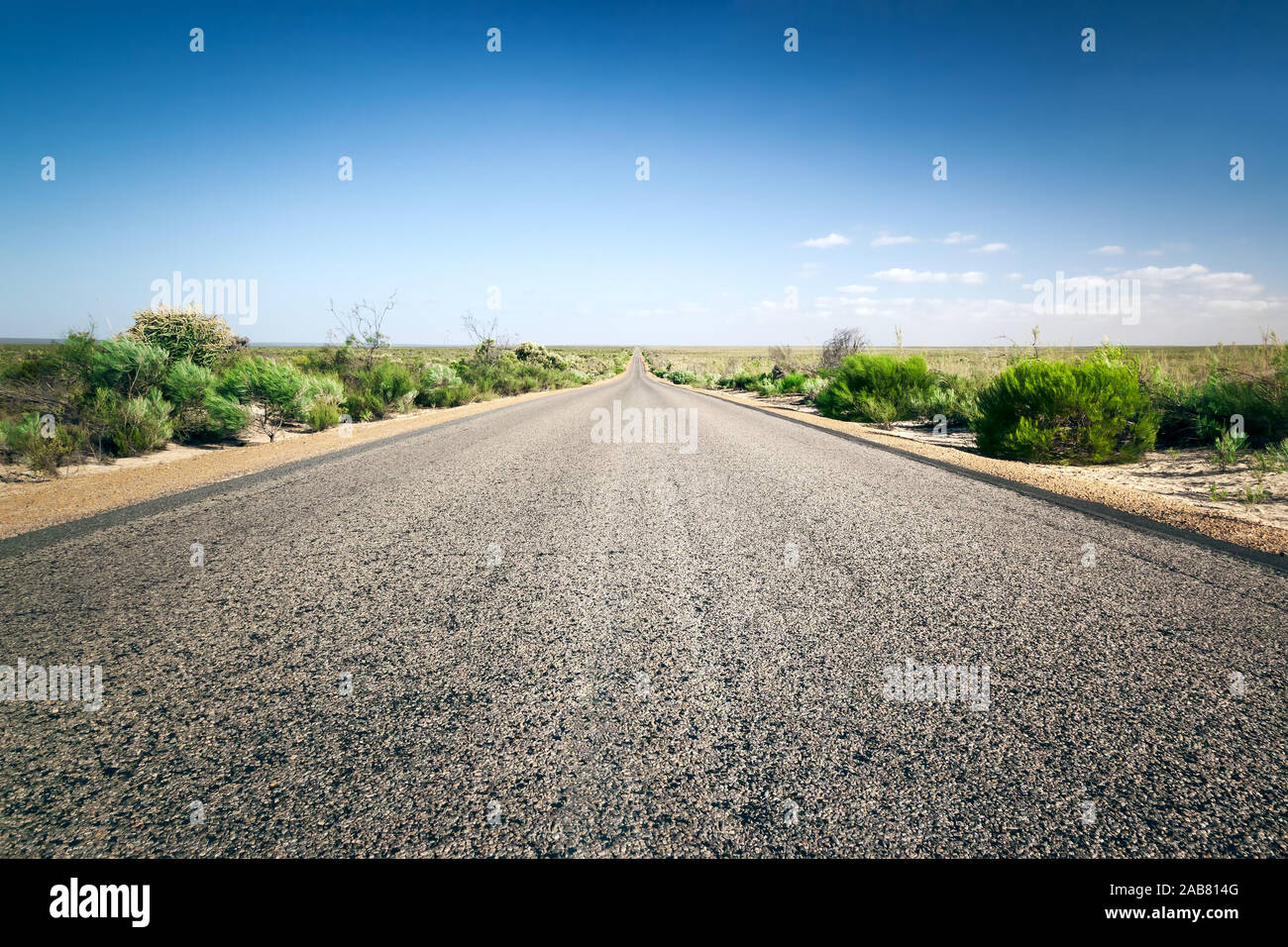 Lange gerade strasse hi-res stock photography and images - Alamy