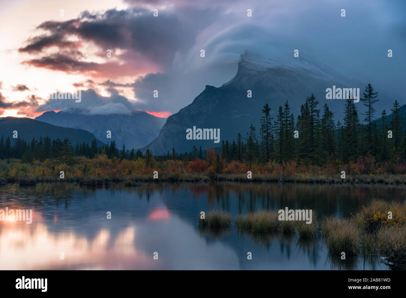 Vermillion lakes sunrise hi-res stock photography and images - Alamy