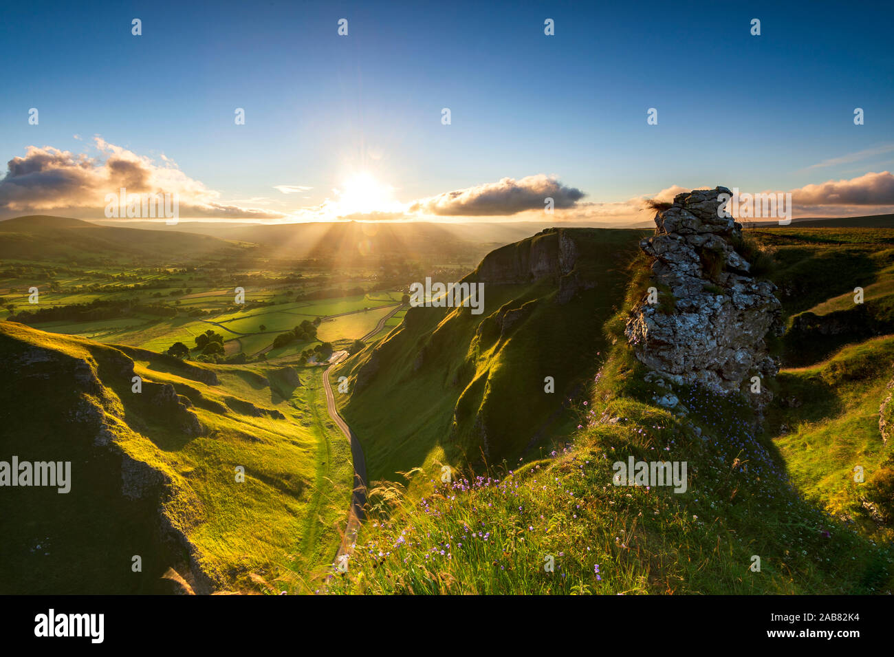 Intense sunrise over Edale Valley from Winnats Pass, Hope Valley, Peak ...
