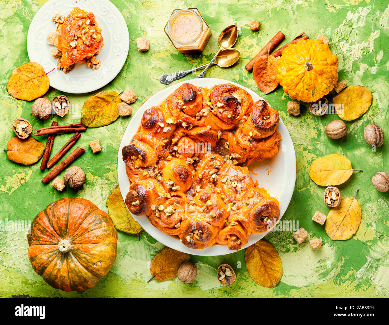 Cinnabon hi-res stock photography and images - Alamy