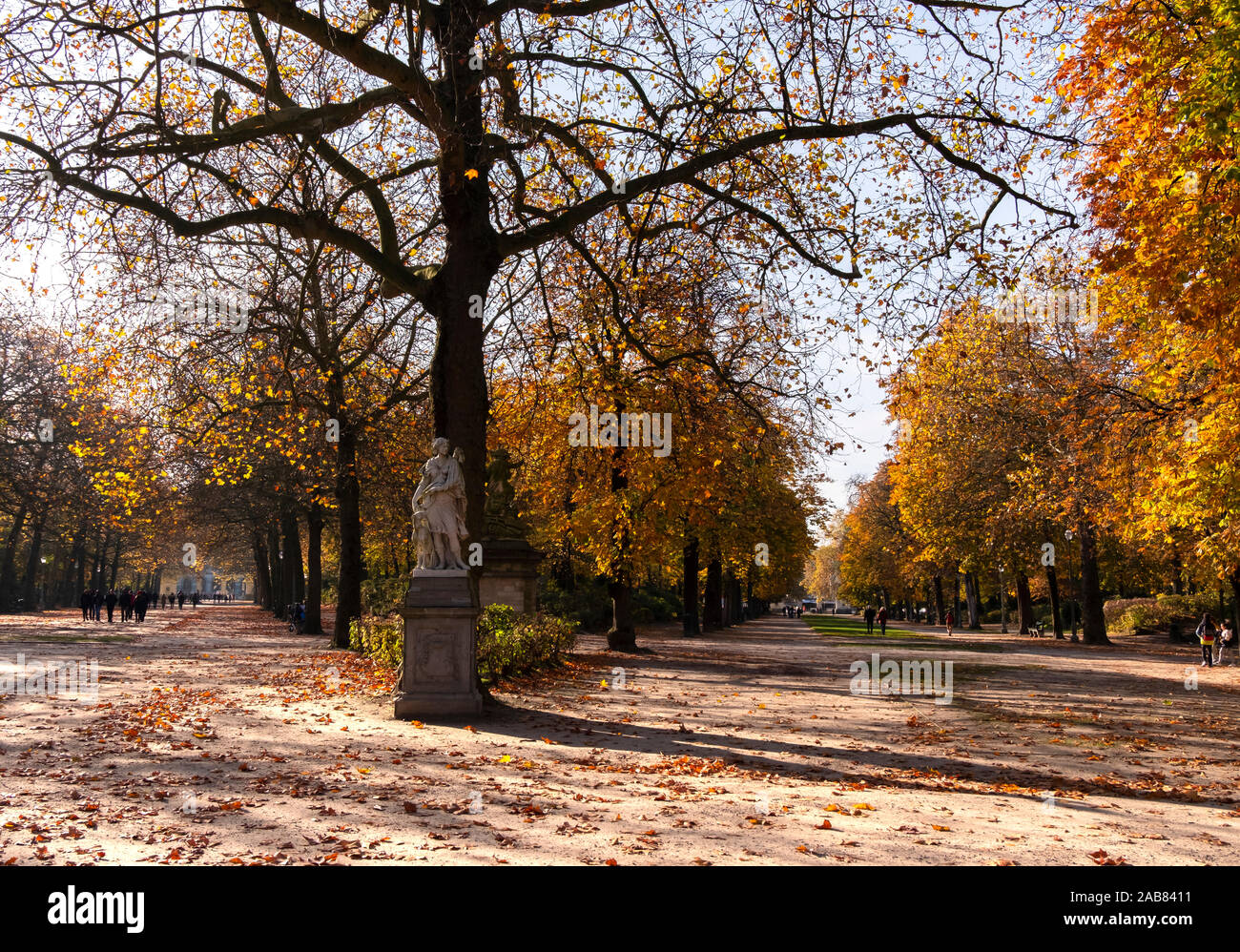 Alley in Parc de Bruxelles or Warandepark, the largest urban public ...