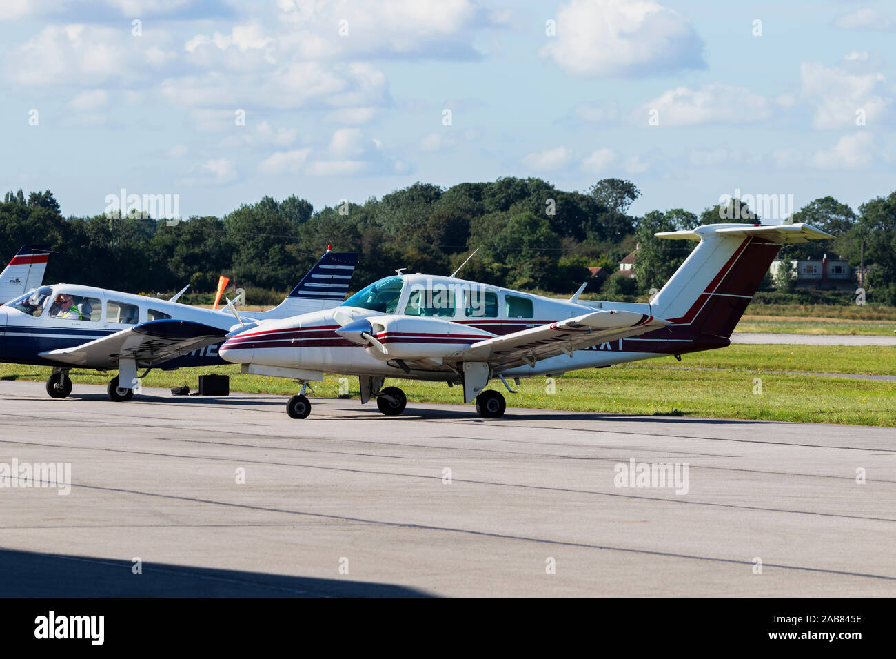 Beech 76 Duchess G-BXXT Stock Photo - Alamy