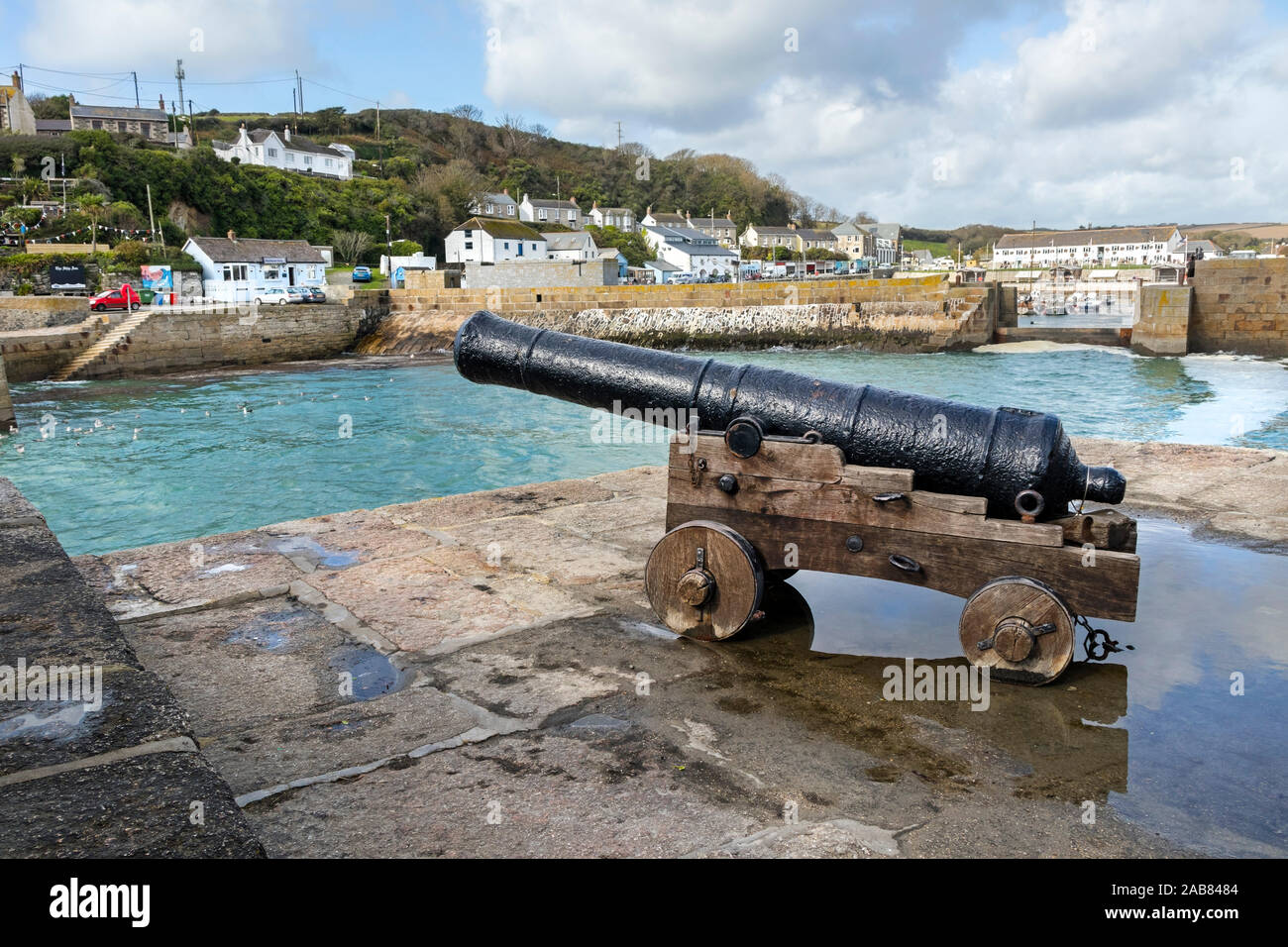 Hms cornwall hi-res stock photography and images - Alamy