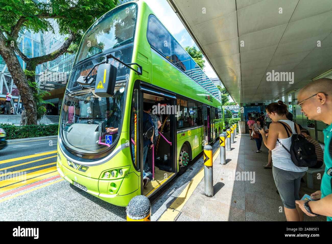 Singapore shuttle bus hi-res stock photography and images - Alamy