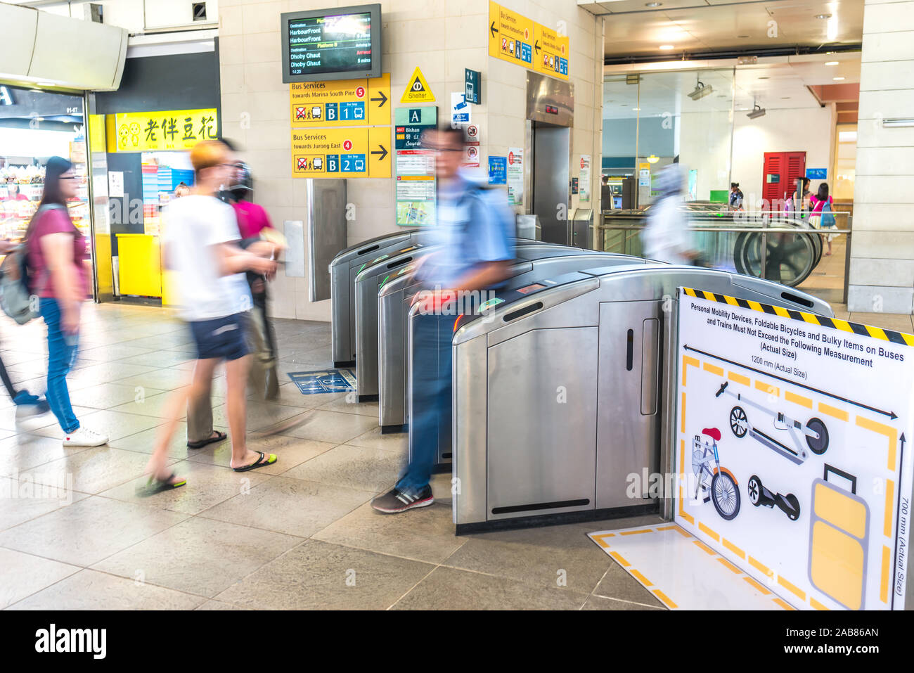 Ticket machine train singapore hi-res stock photography and images - Alamy