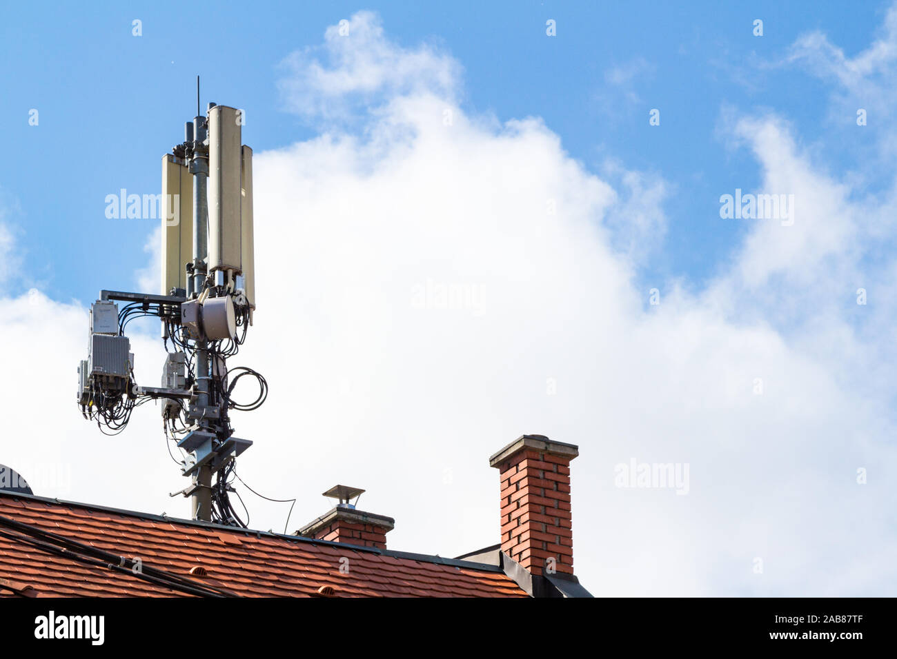 Antennas roof hi-res stock photography and images - Alamy