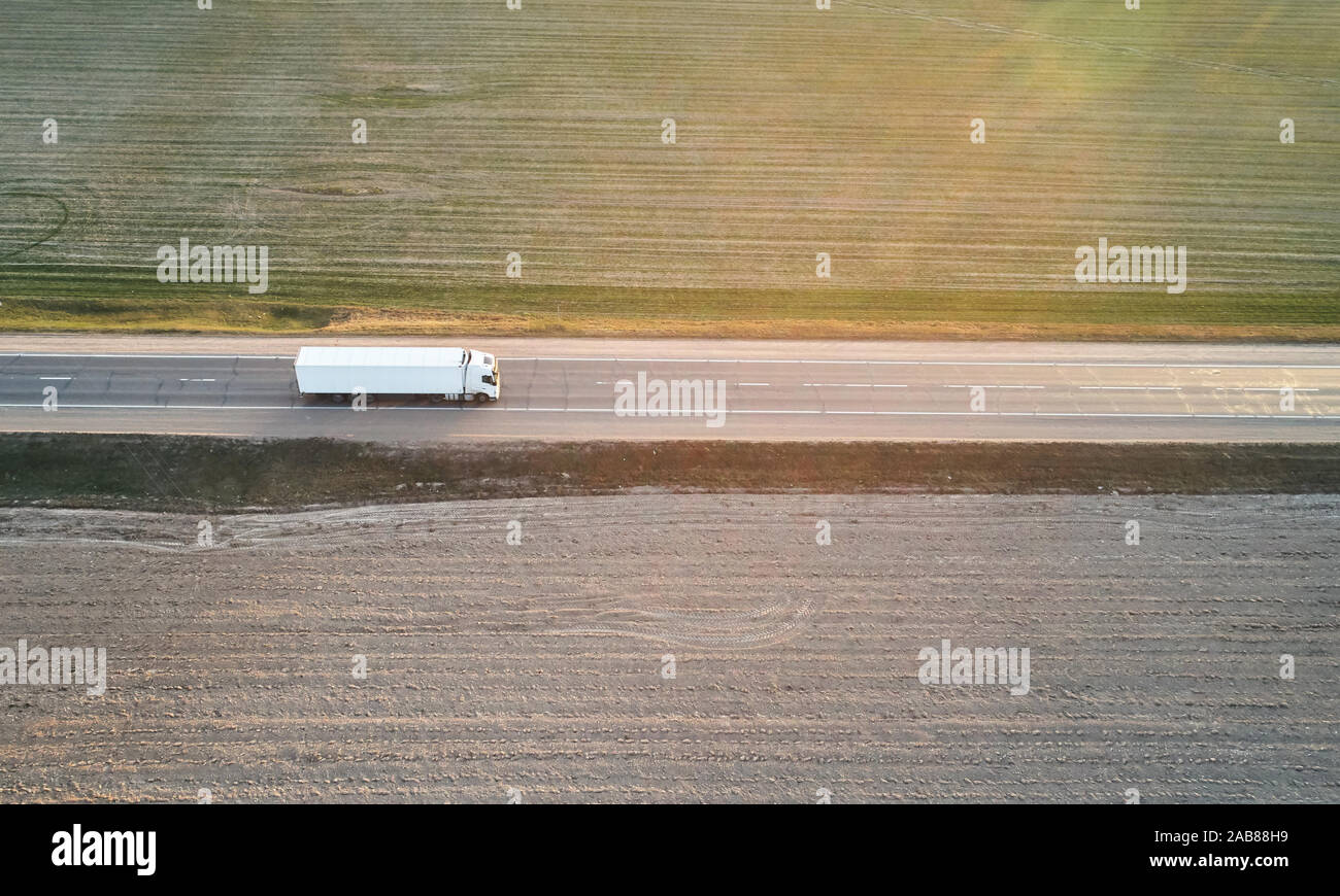 Green landscape background hi-res stock photography and images - Alamy