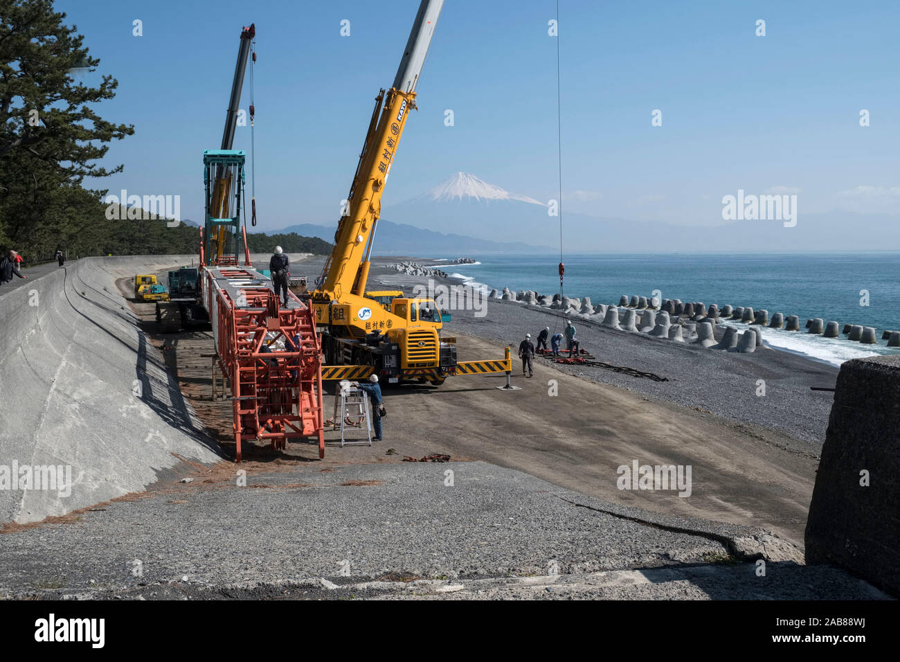 Japan, Shizuoka: Miho no Matsubara Beach and Mount Fuji in the ...