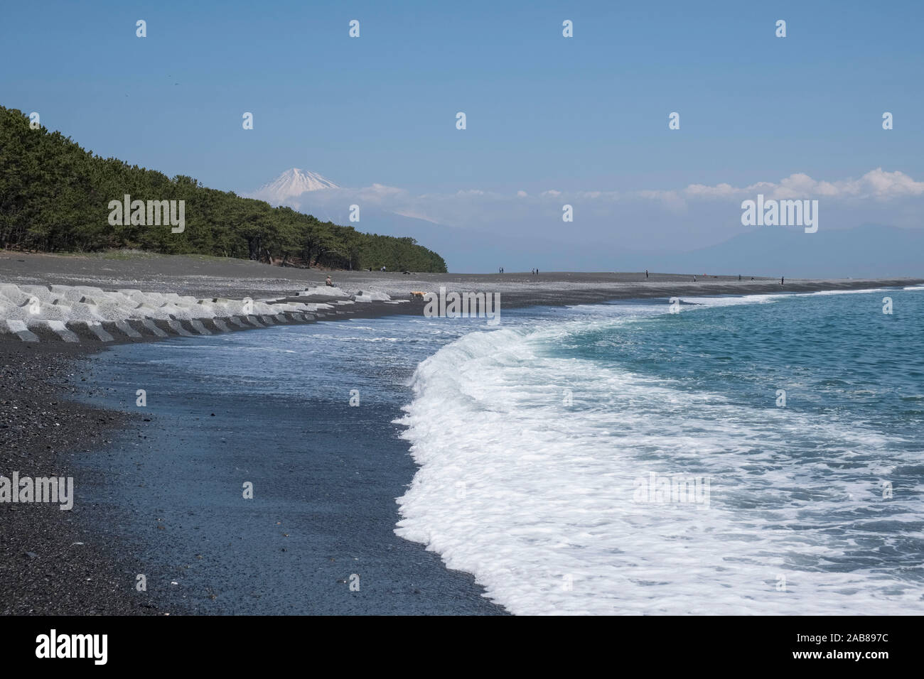 Japan, Shizuoka: Miho no Matsubara Beach and Mount Fuji in the ...