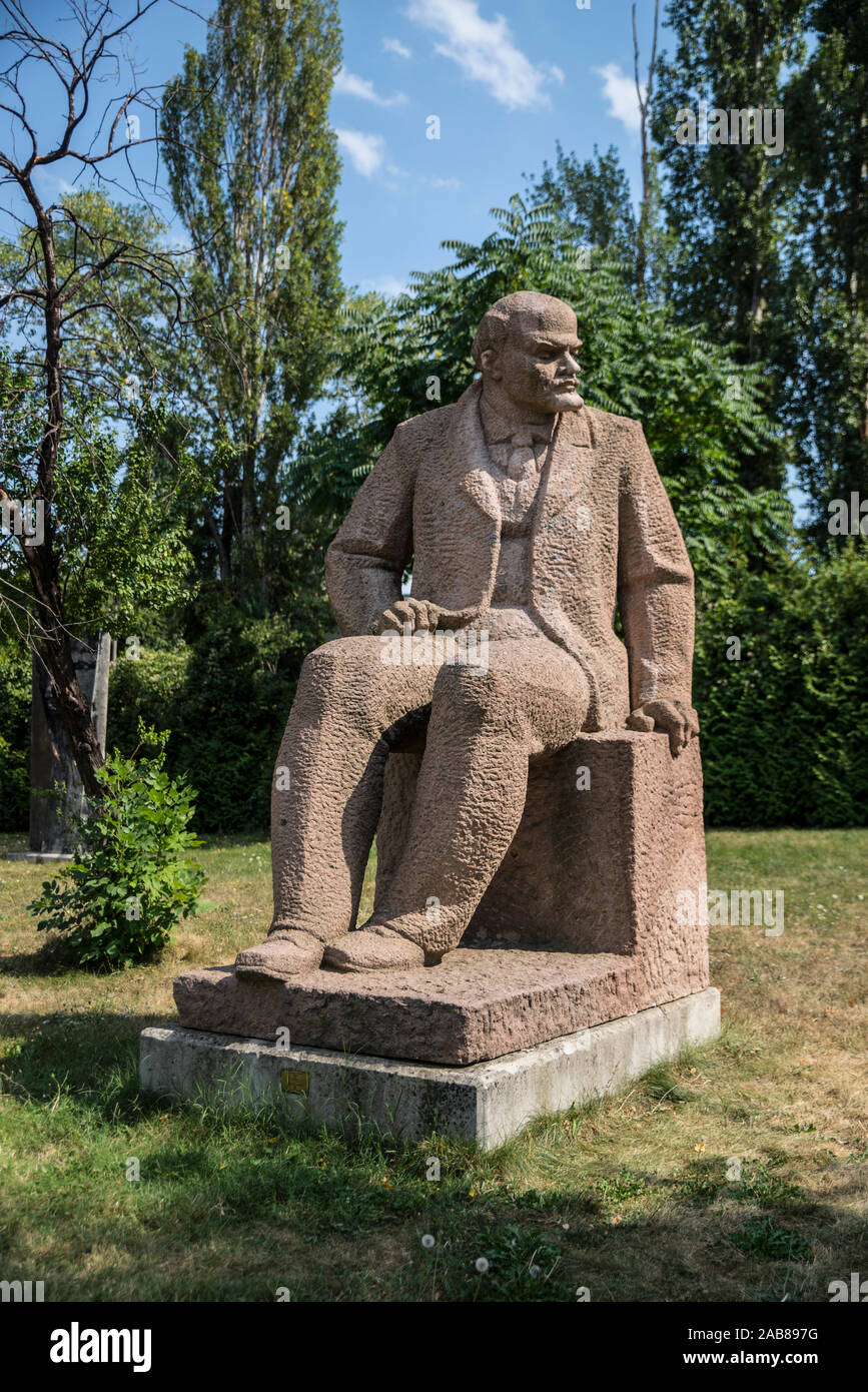 Lenin statue, Museum of Socialist Art, Sofia, Bulgaria Stock Photo - Alamy