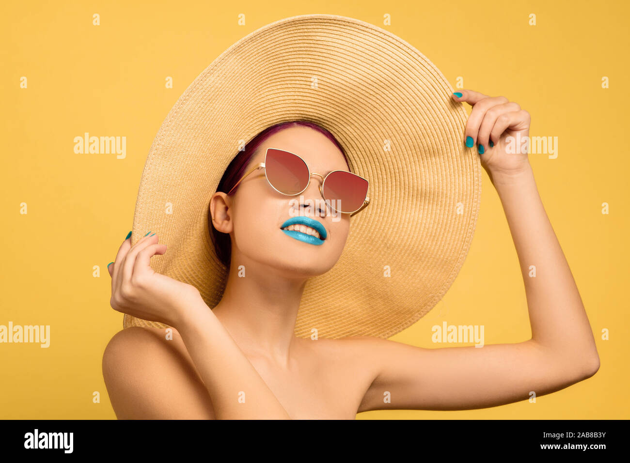 Portrait of beautiful woman with bright make-up, hat and sunglasses on ...