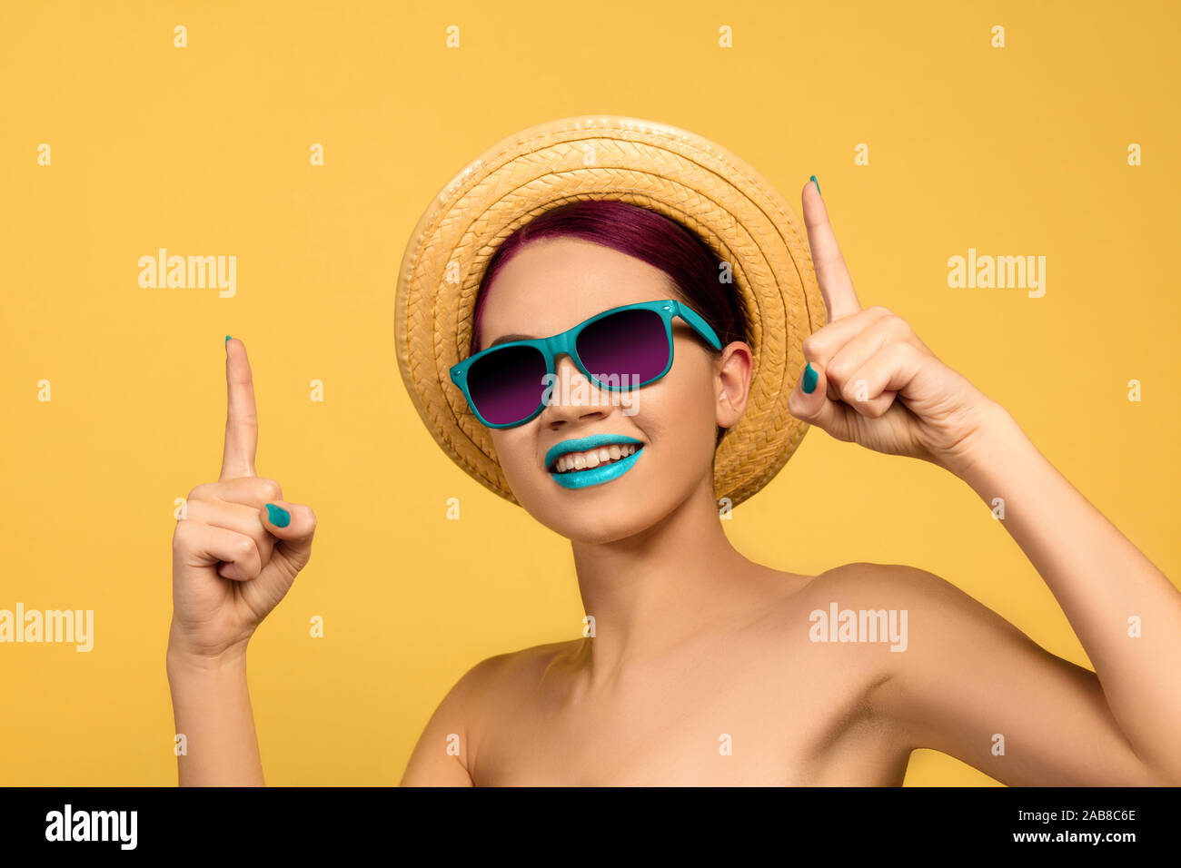 Portrait of beautiful woman with bright make-up, hat and sunglasses on ...