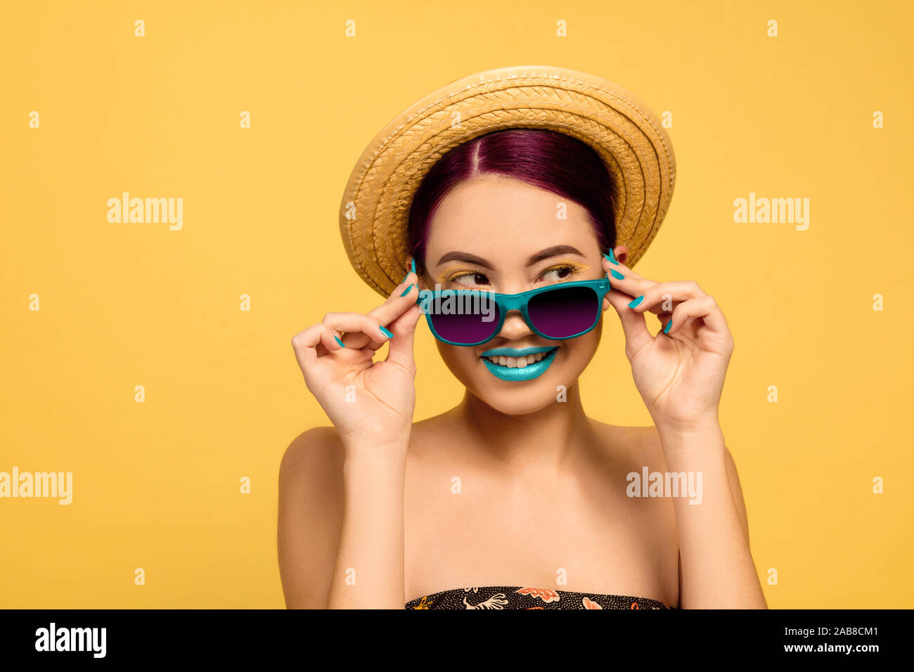 Portrait of beautiful woman with bright make-up, hat and sunglasses on ...