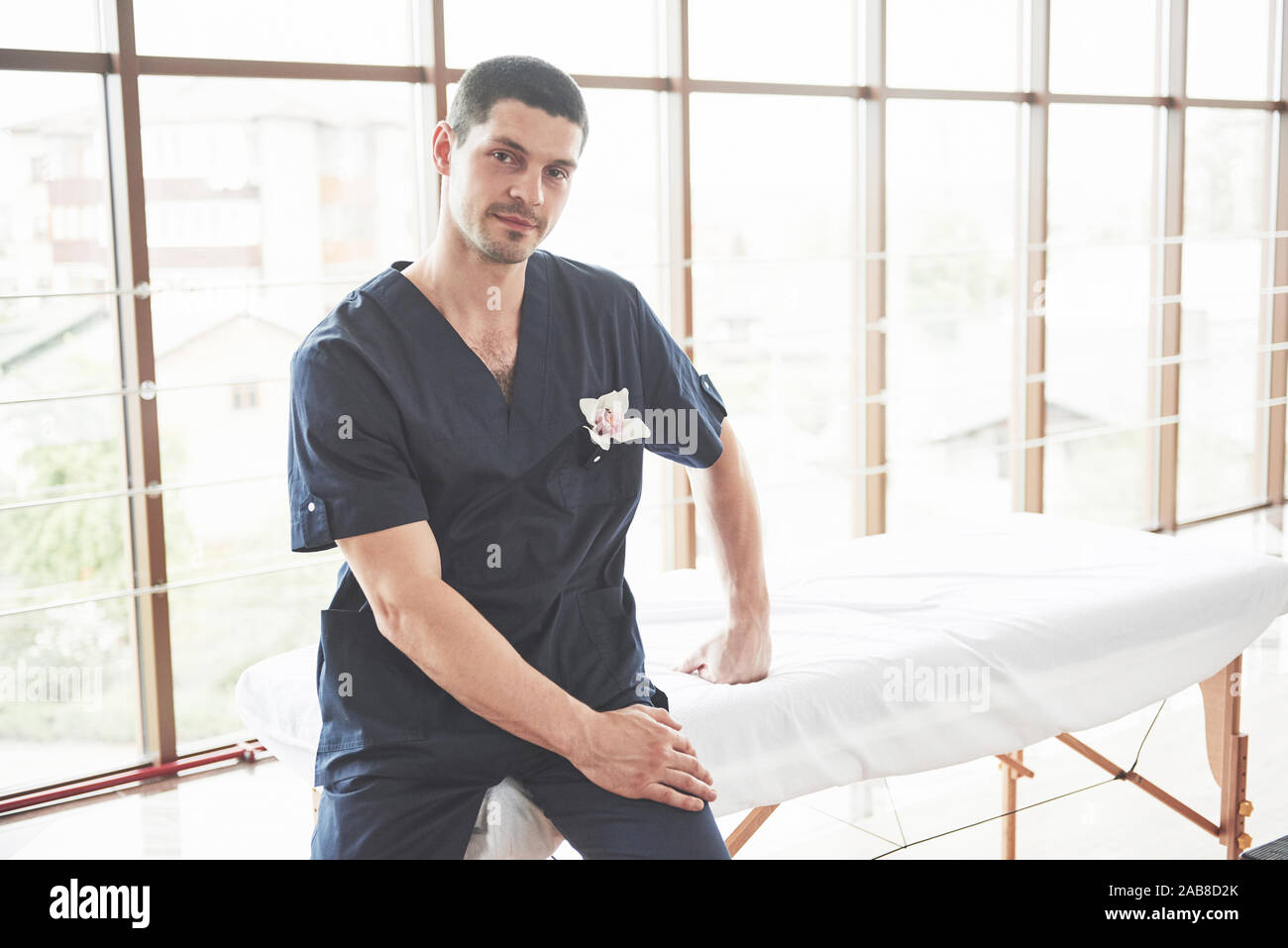 Masseur bed hi-res stock photography and images - Alamy