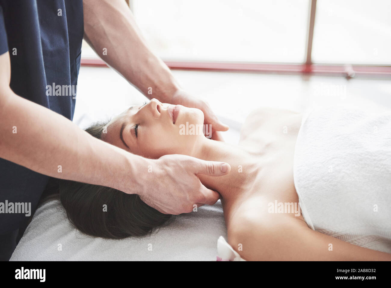 Seated massage hi-res stock photography and images - Alamy