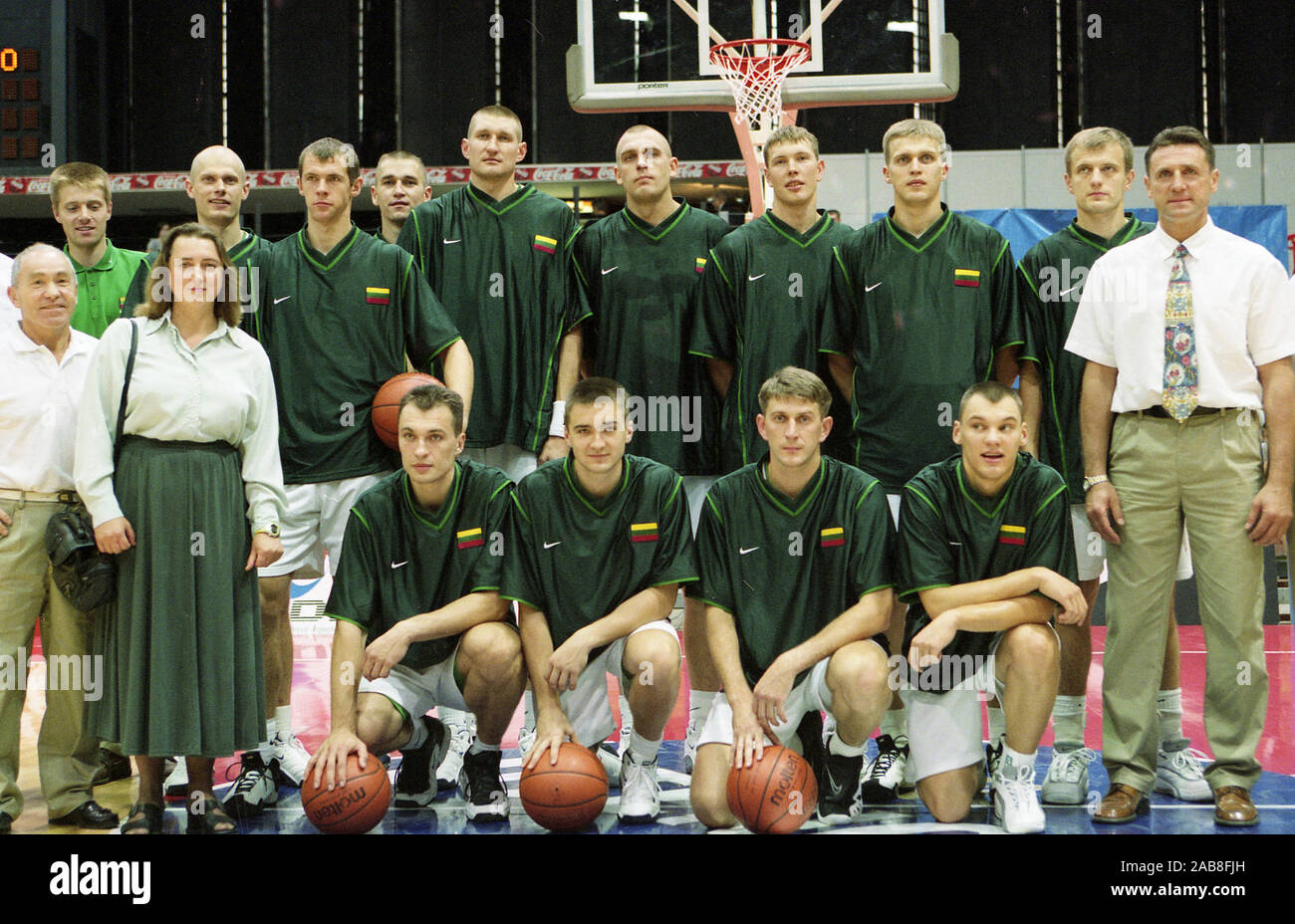 Lithuanian basketball team 2000 Stock Photo - Alamy