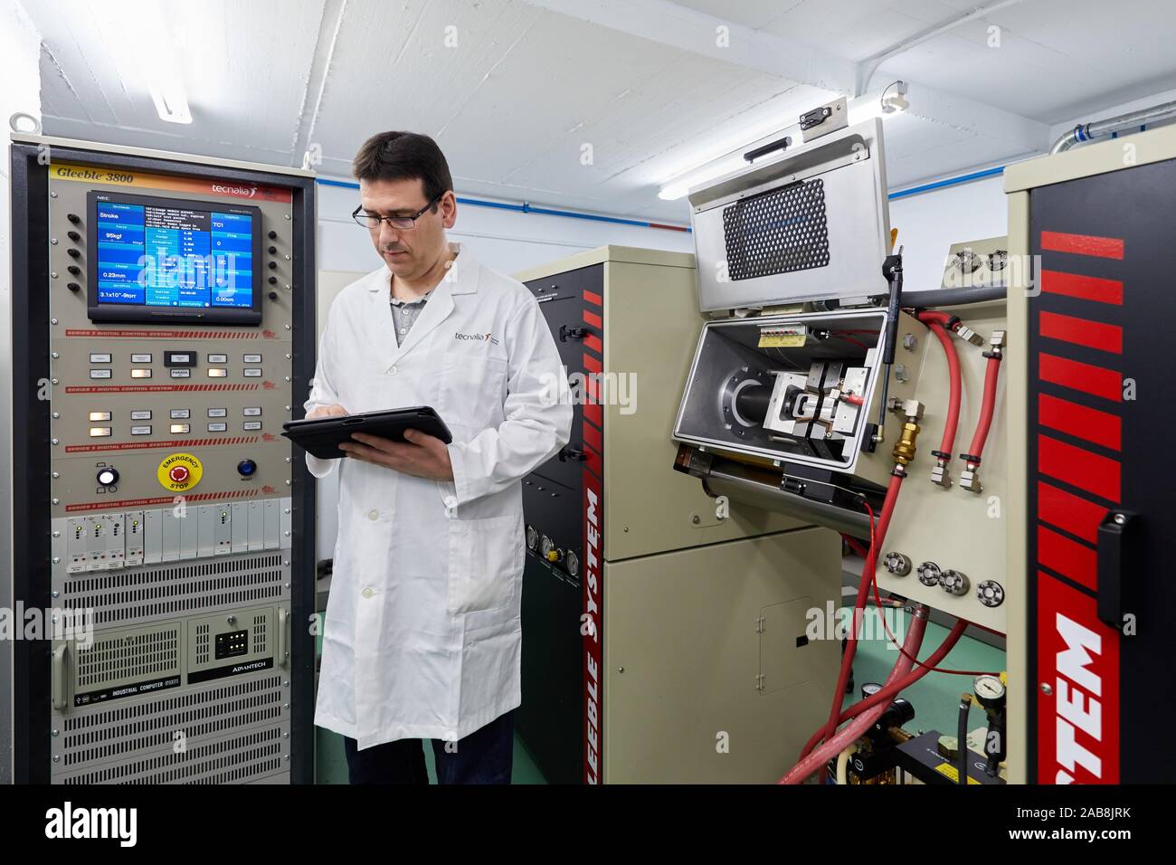 Materials testing machine hi-res stock photography and images - Alamy