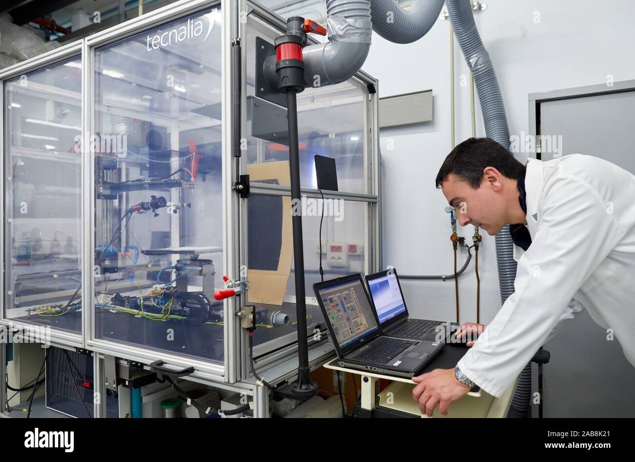 Electrospinning hi-res stock photography and images - Alamy