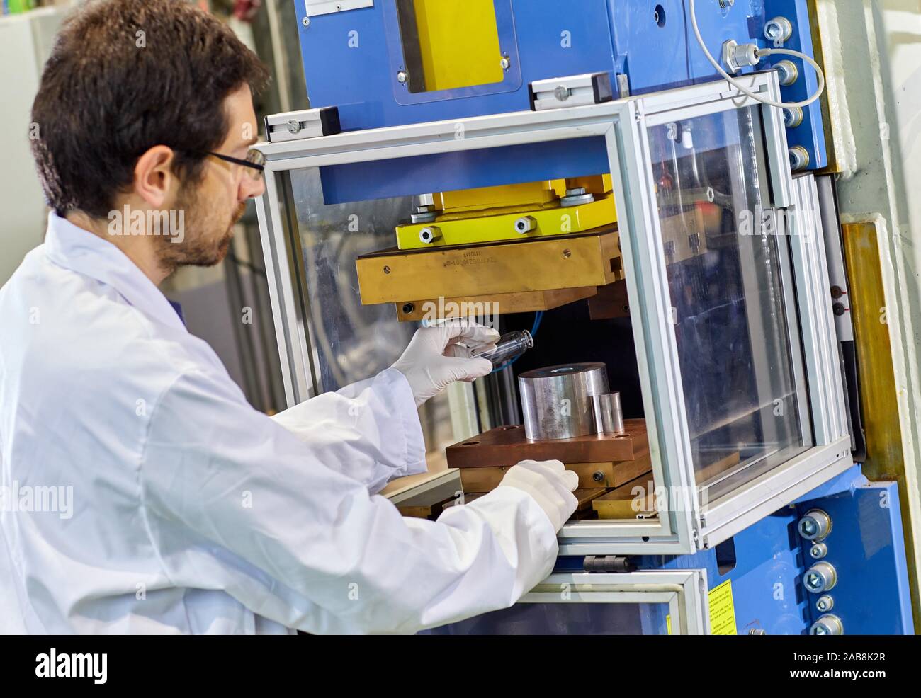 Metallurgical laboratory hi-res stock photography and images - Alamy