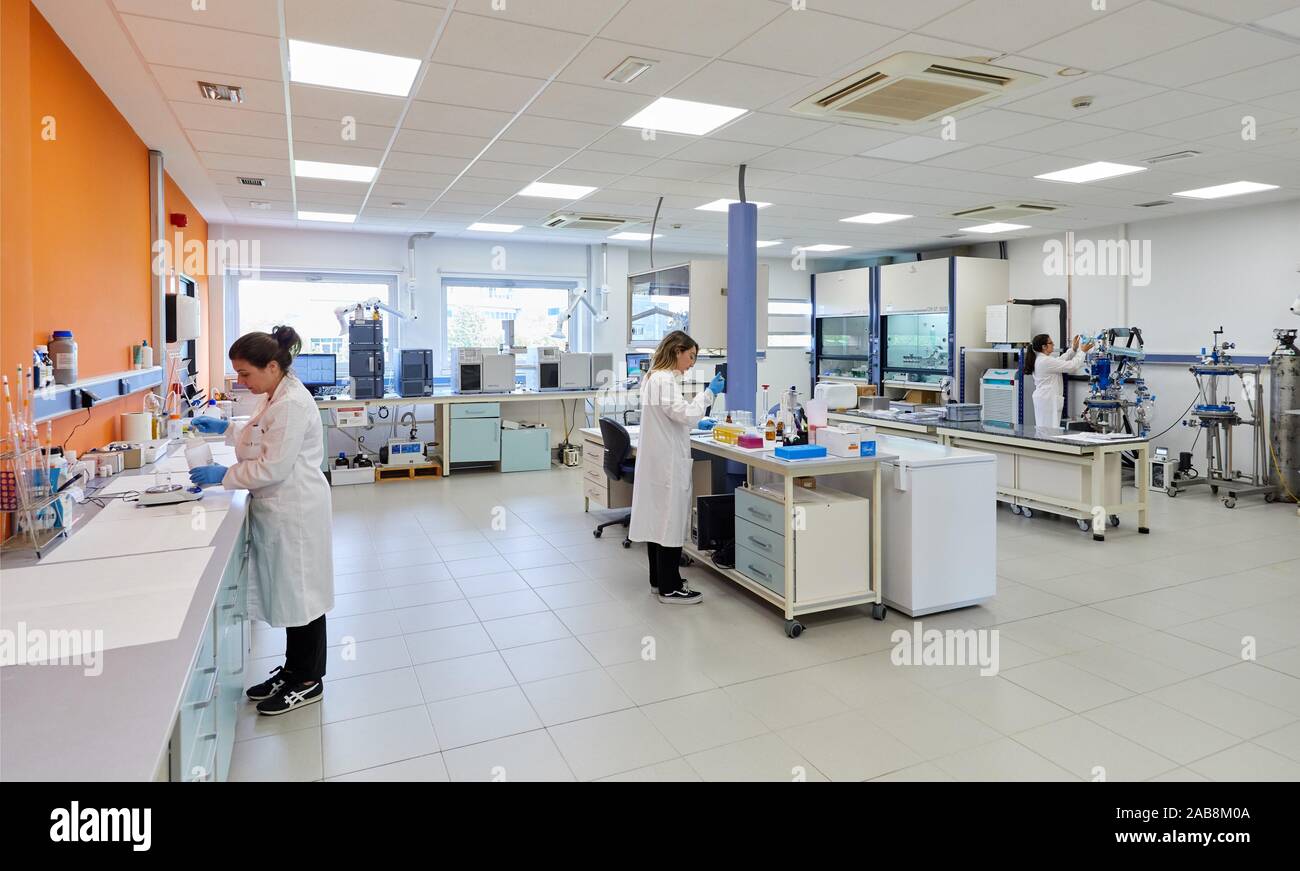 Female food lab hi-res stock photography and images - Alamy