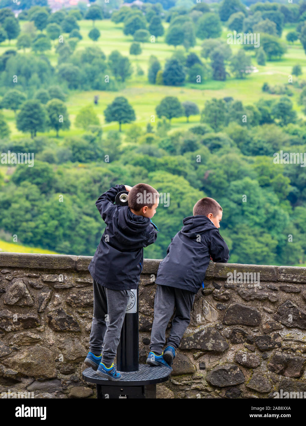 Boy castle rampart hi-res stock photography and images - Alamy