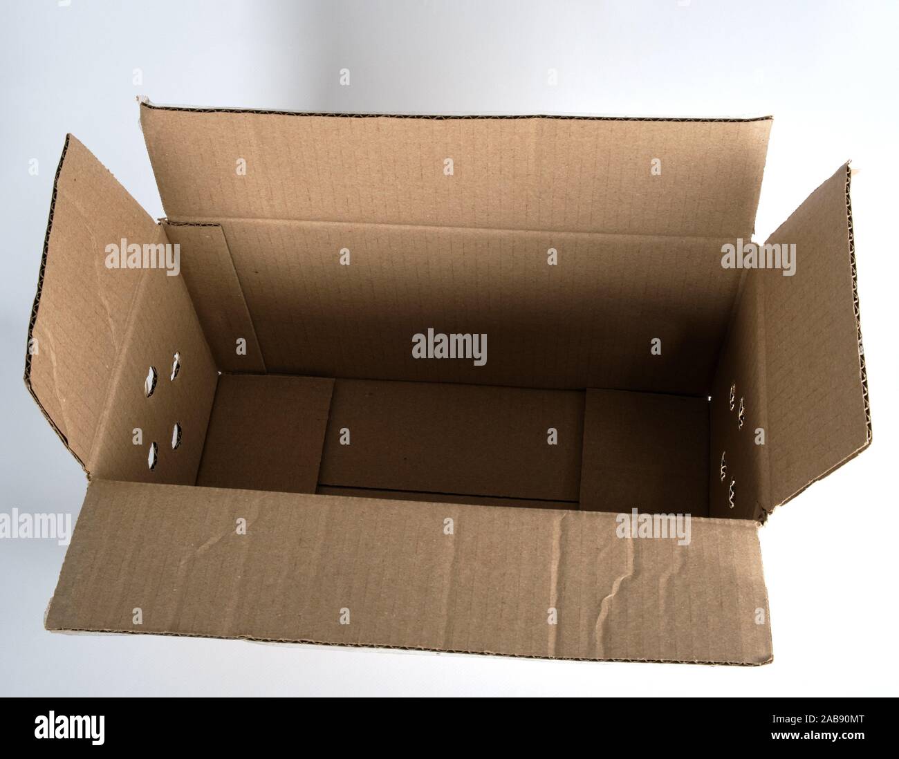 Closed cardboard box from above hi-res stock photography and images - Alamy