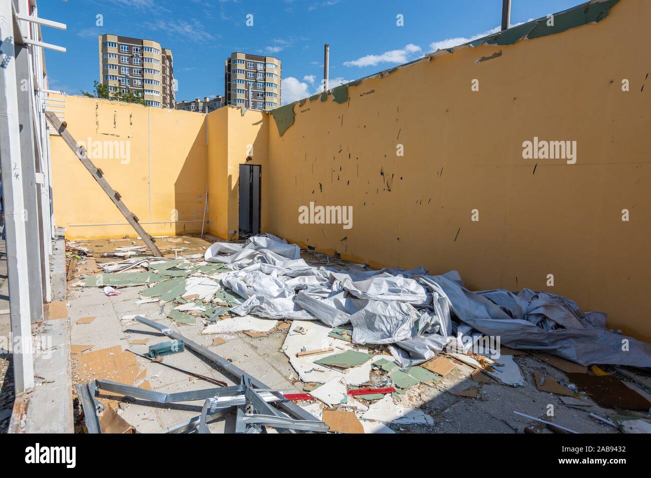 Smashed Brick Wall High Resolution Stock Photography and Images - Alamy