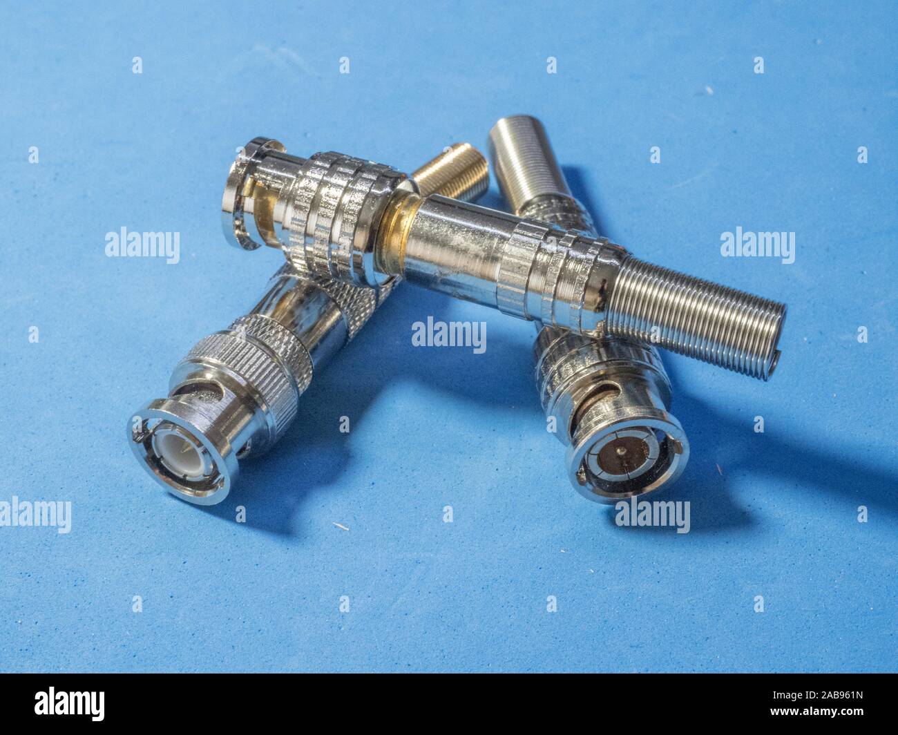 Connectors technology hi-res stock photography and images - Alamy