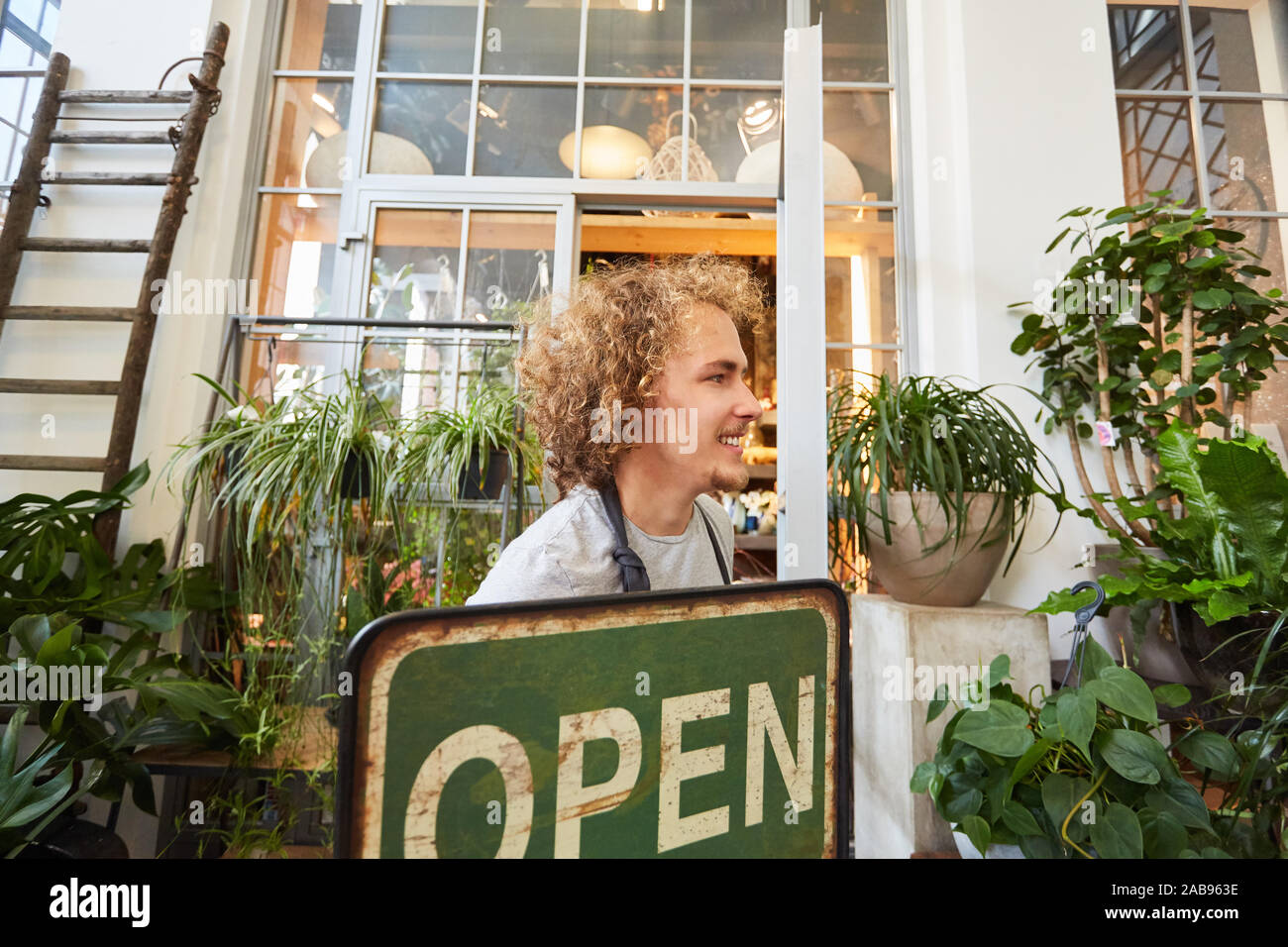 Open garden sign hi-res stock photography and images - Alamy