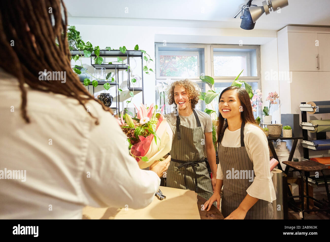 Florist team gets a bouquet of flowers for the opening Stock Photo - Alamy
