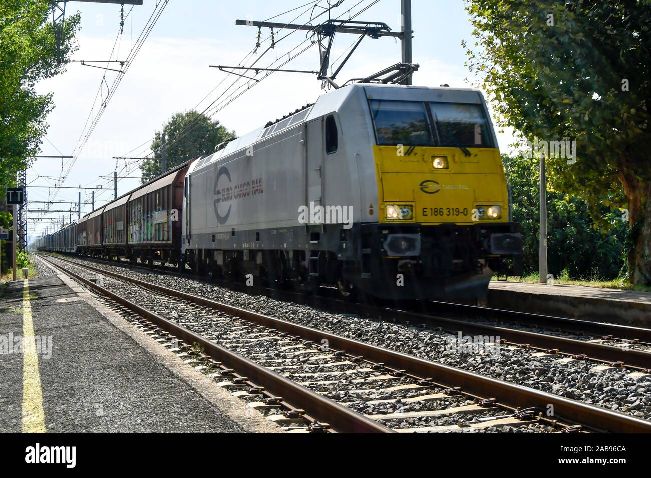 Freight train france hi-res stock photography and images - Alamy
