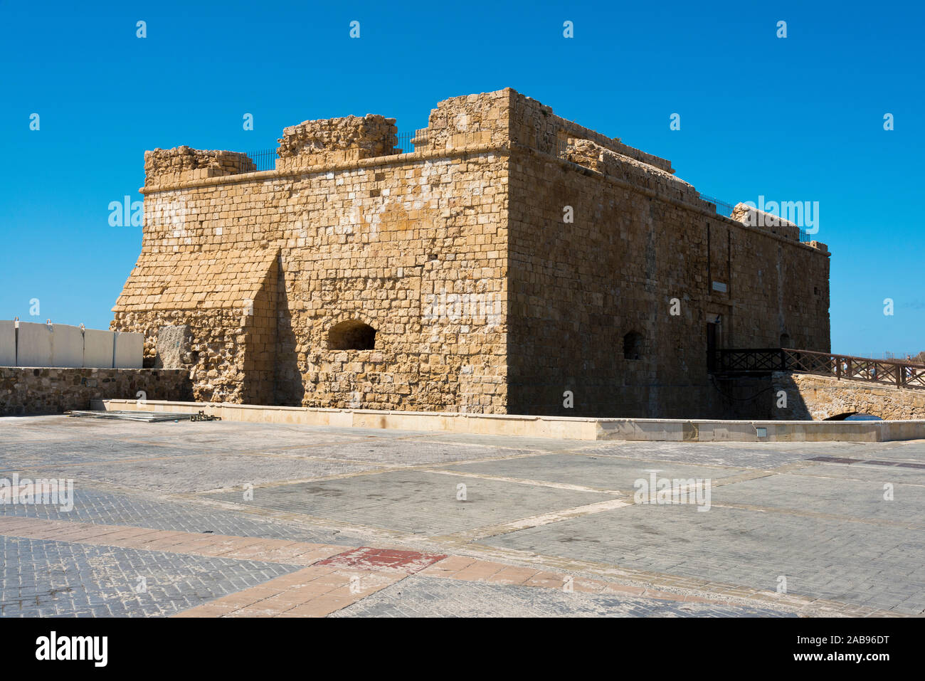 Paphos fort hi-res stock photography and images - Alamy