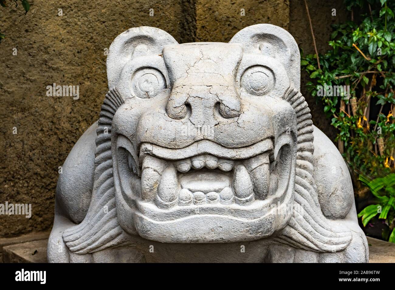 Aztec temple hi-res stock photography and images - Alamy