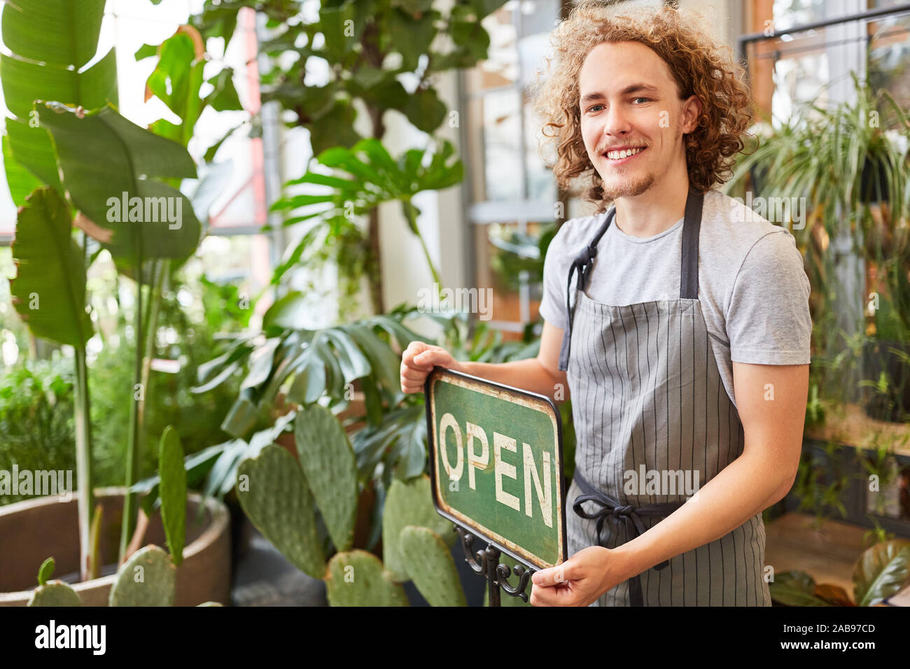 Open garden sign hi-res stock photography and images - Alamy