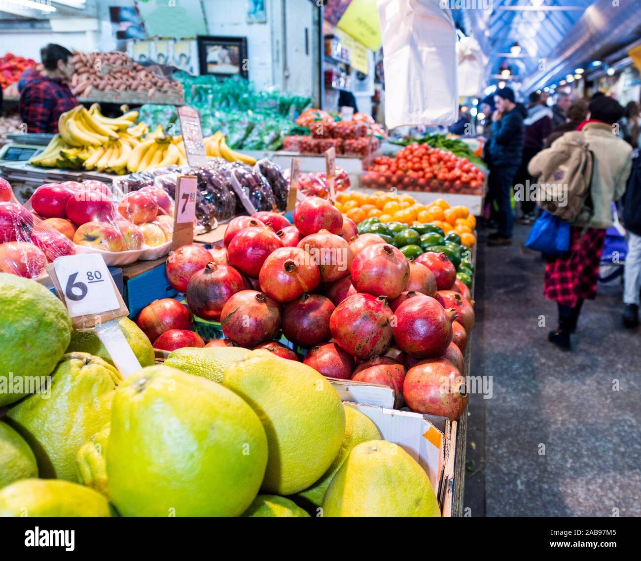 Middle East Fruit Market High Resolution Stock Photography and Images ...