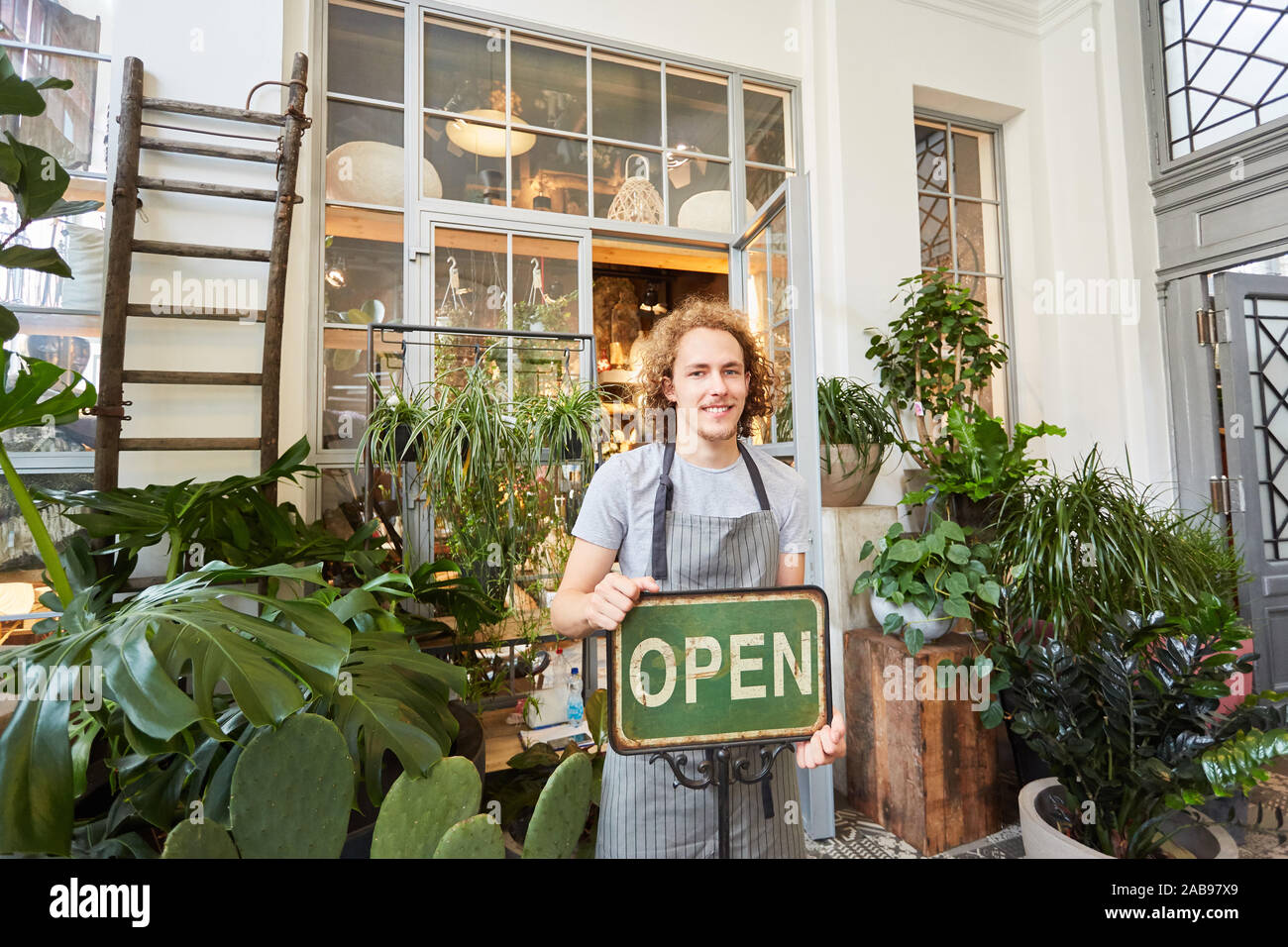 Open garden sign hi-res stock photography and images - Alamy