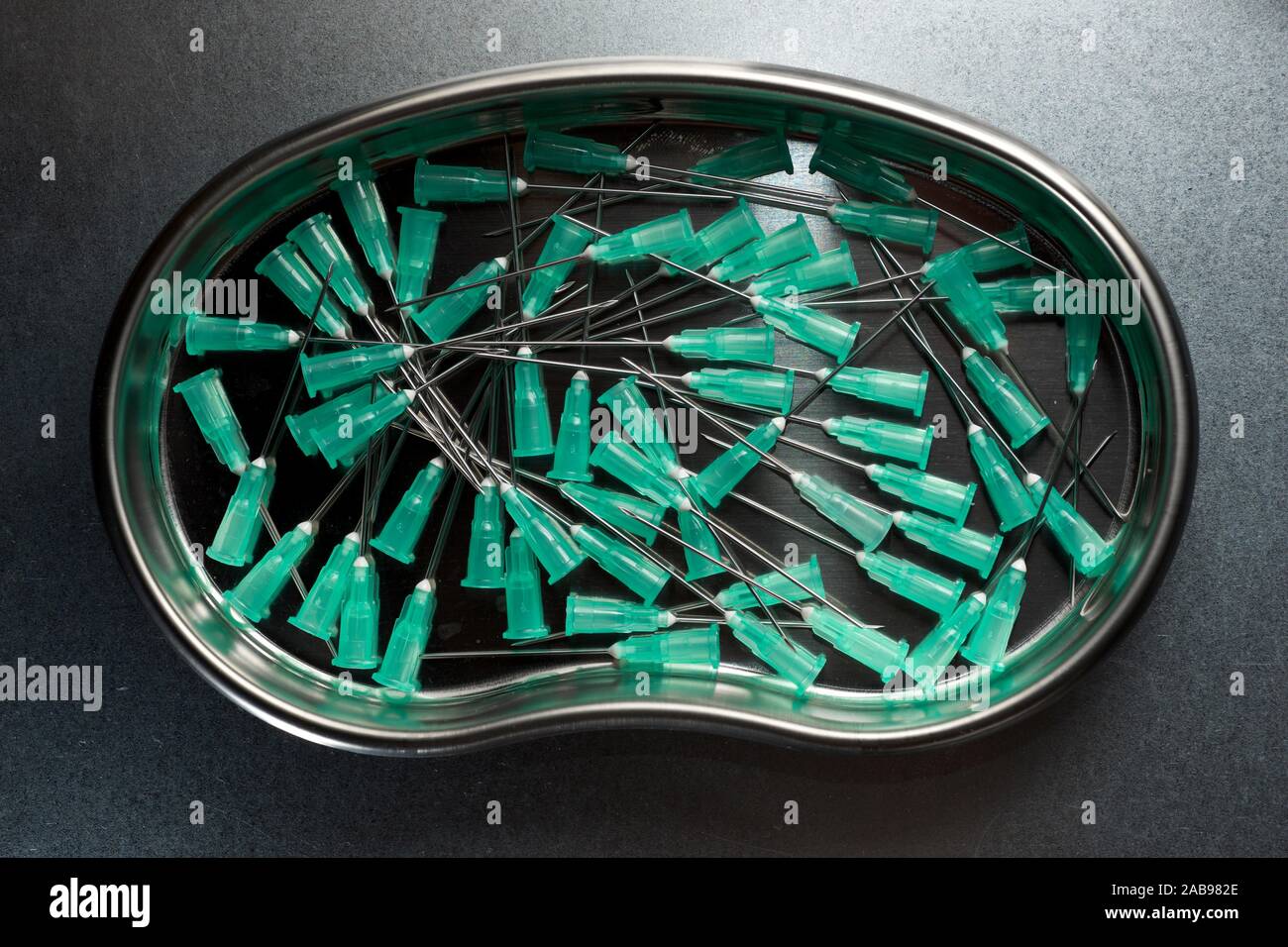 Tray Hypodermic High Resolution Stock Photography and Images - Alamy
