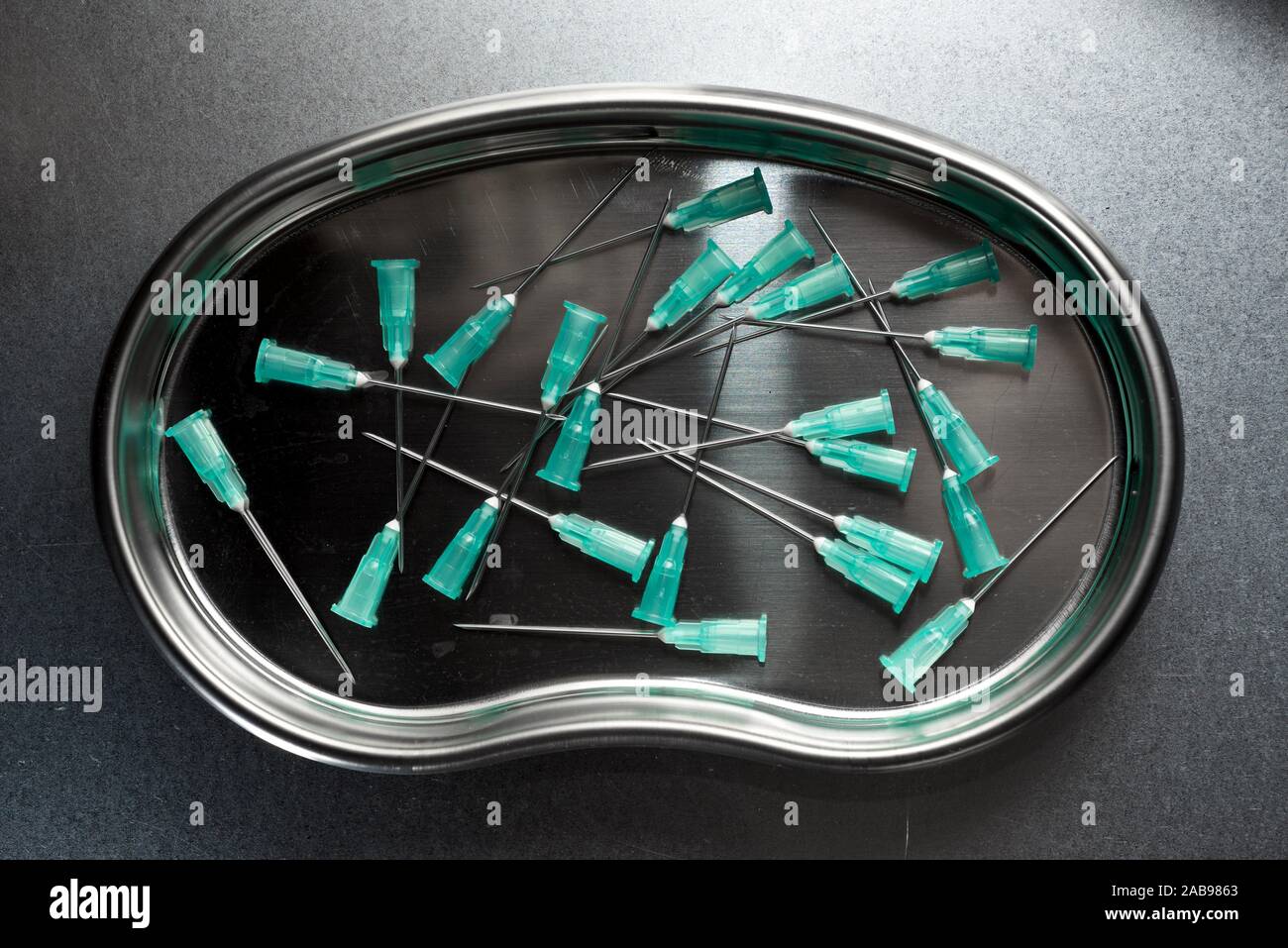 Group of needles for syringe on a metal tray Stock Photo - Alamy