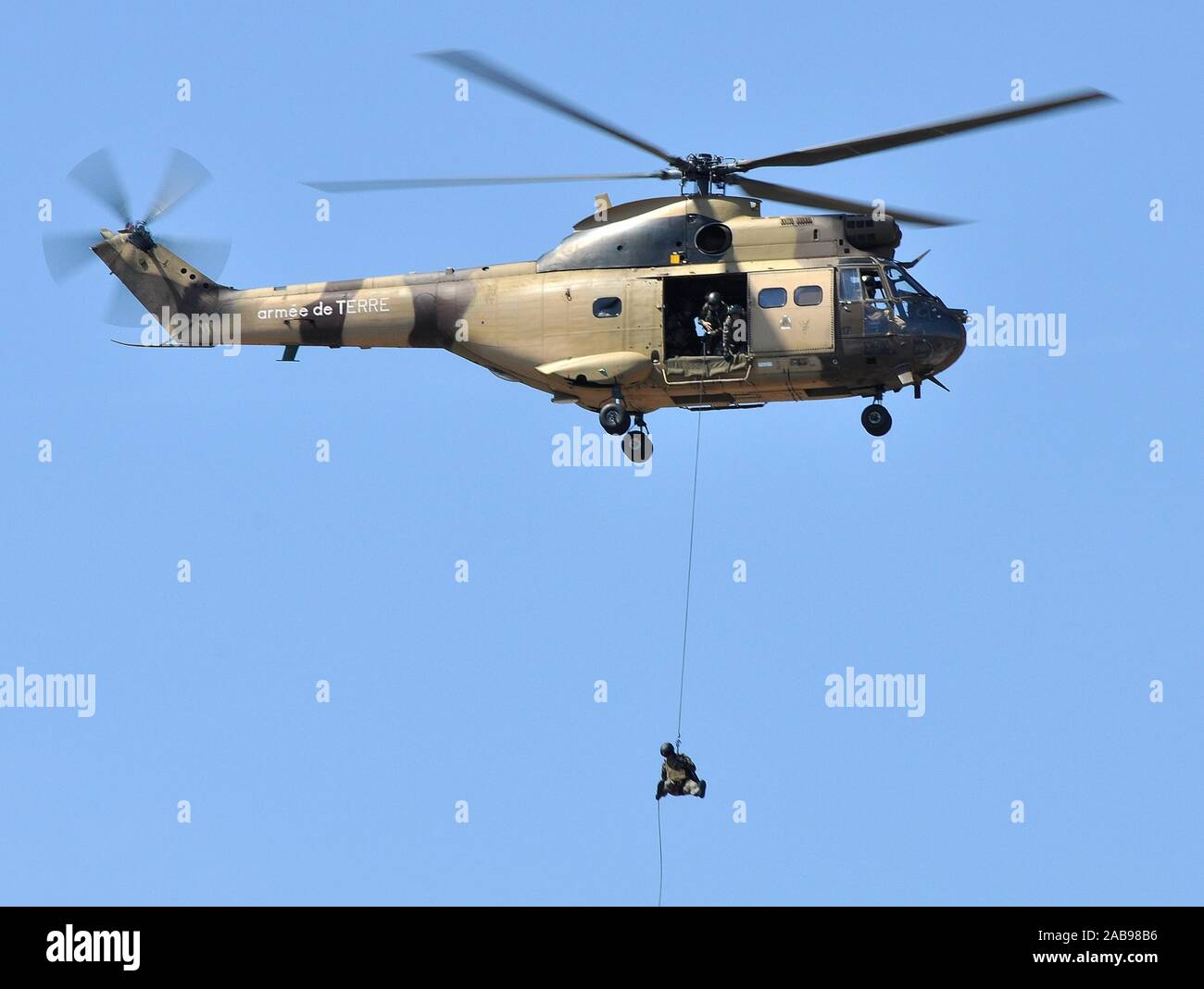 Desert army puma helicopter hi-res stock photography and images - Alamy