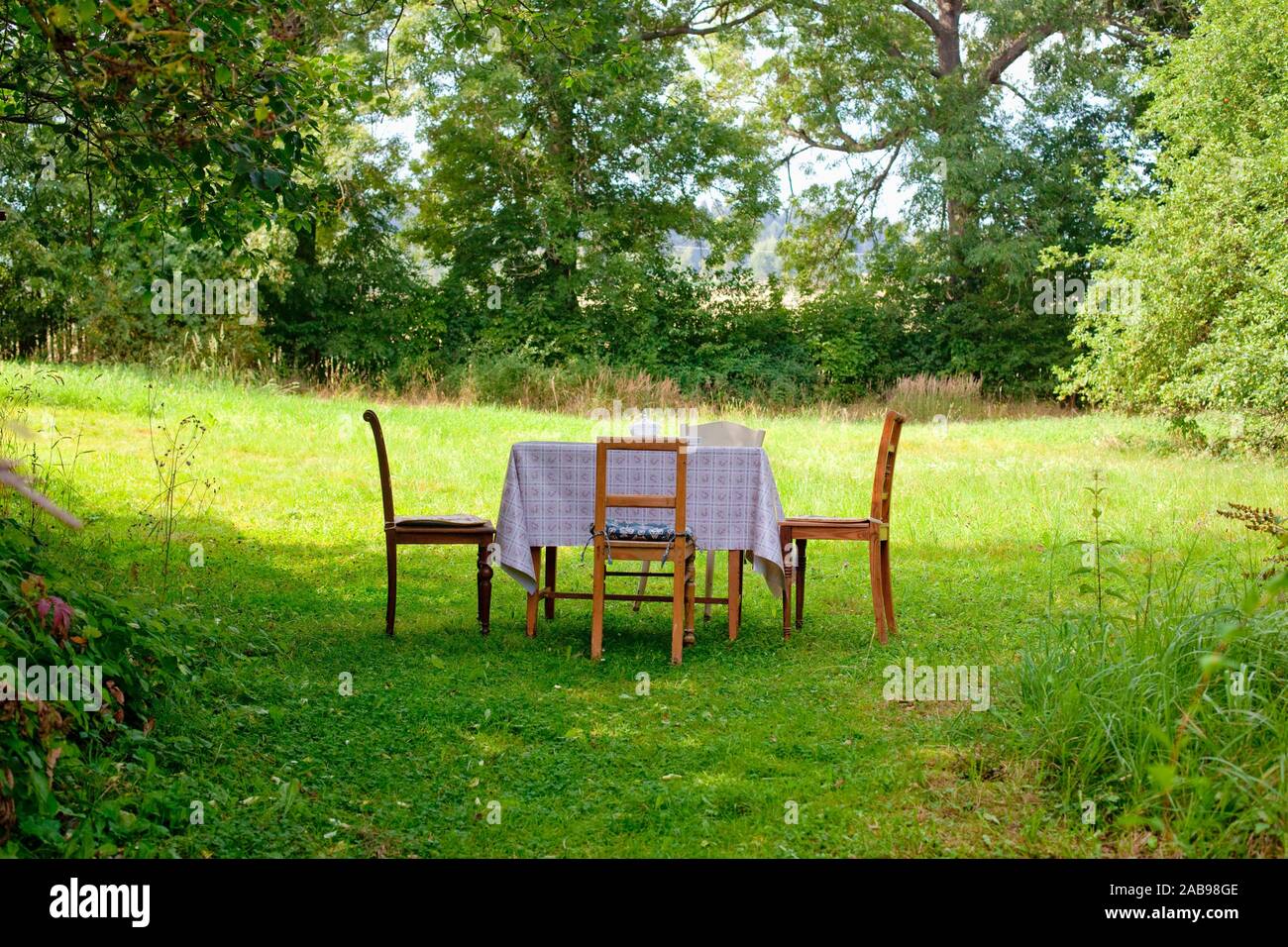 Picnic chair hi-res stock photography and images - Alamy