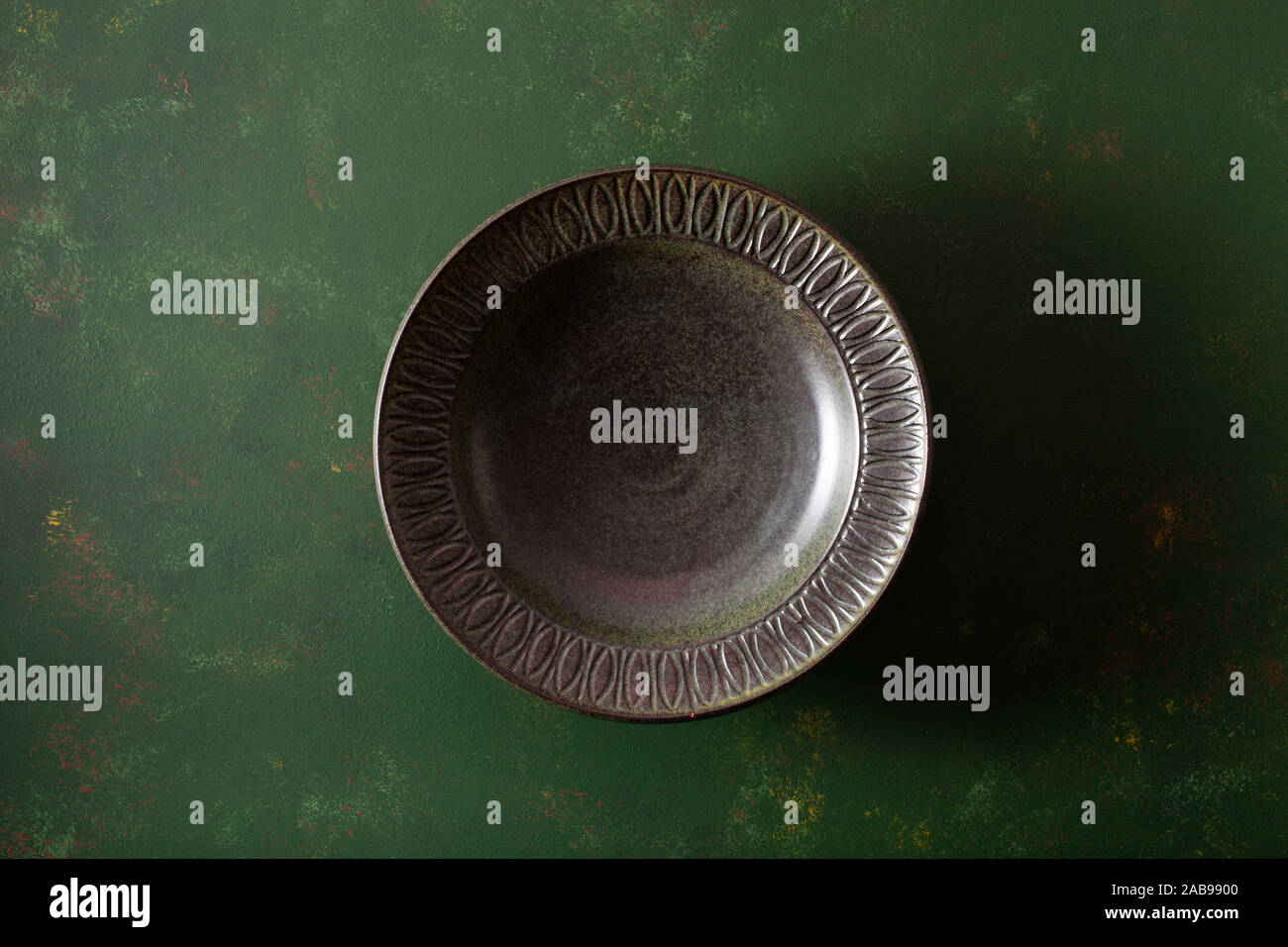 Empty green plate hi-res stock photography and images - Alamy