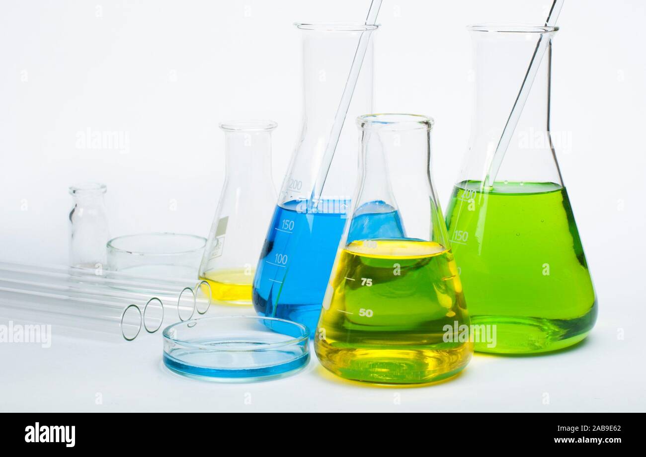 Laboratory beaker filled green color hi-res stock photography and ...