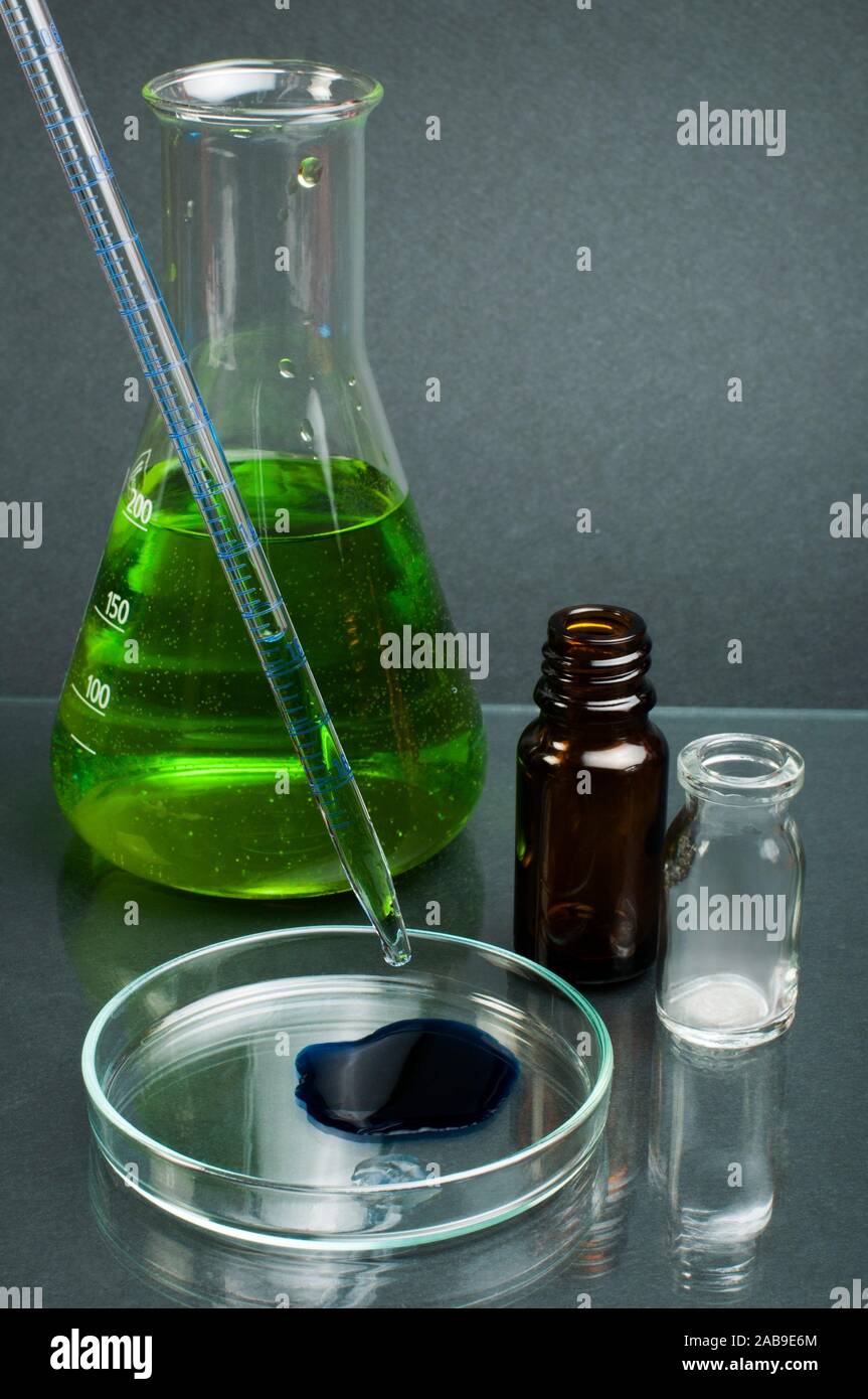 Yellow liquid beaker hi-res stock photography and images - Alamy