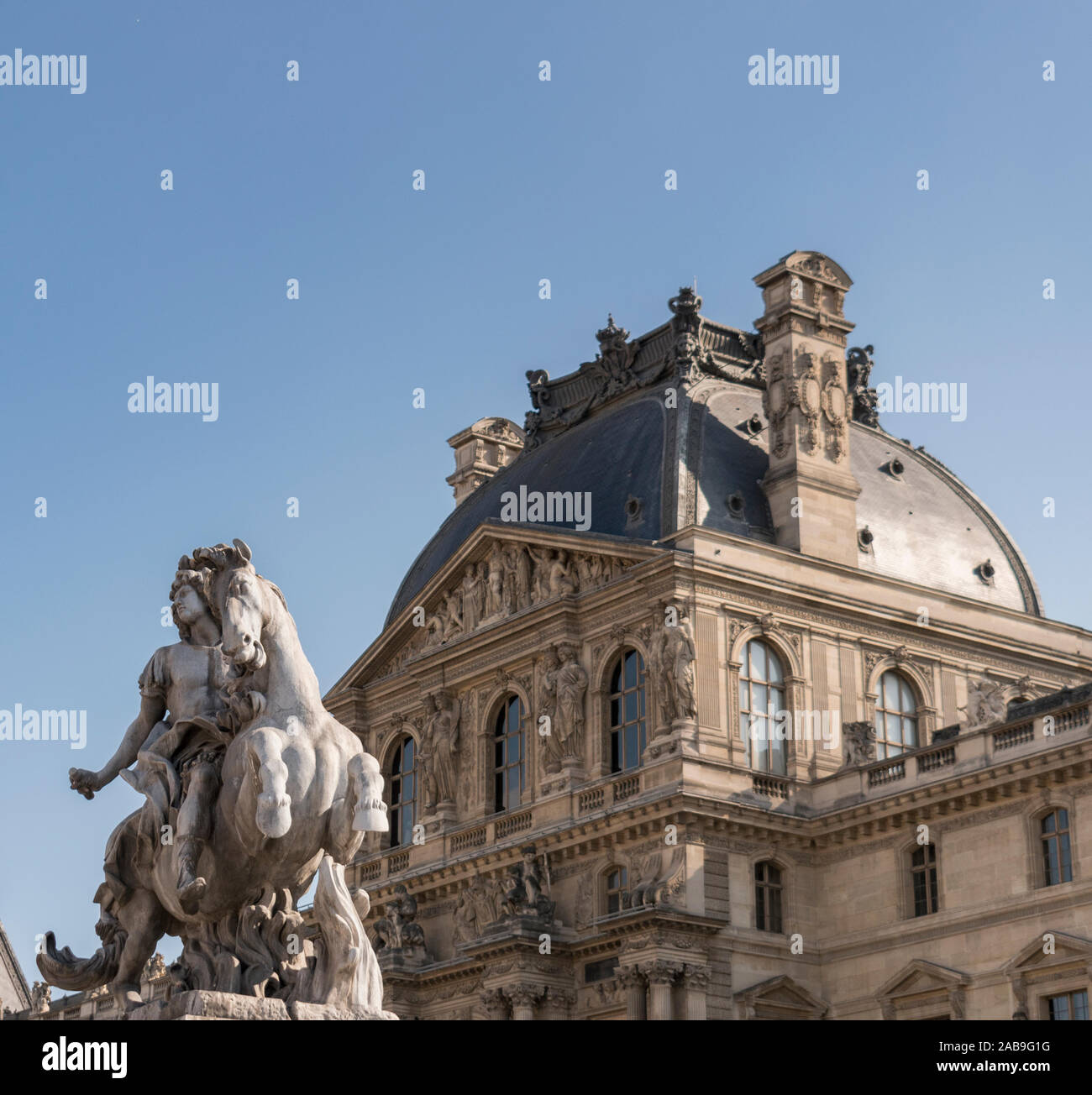 Louvre art museum musee du louvre palace hi-res stock photography and ...
